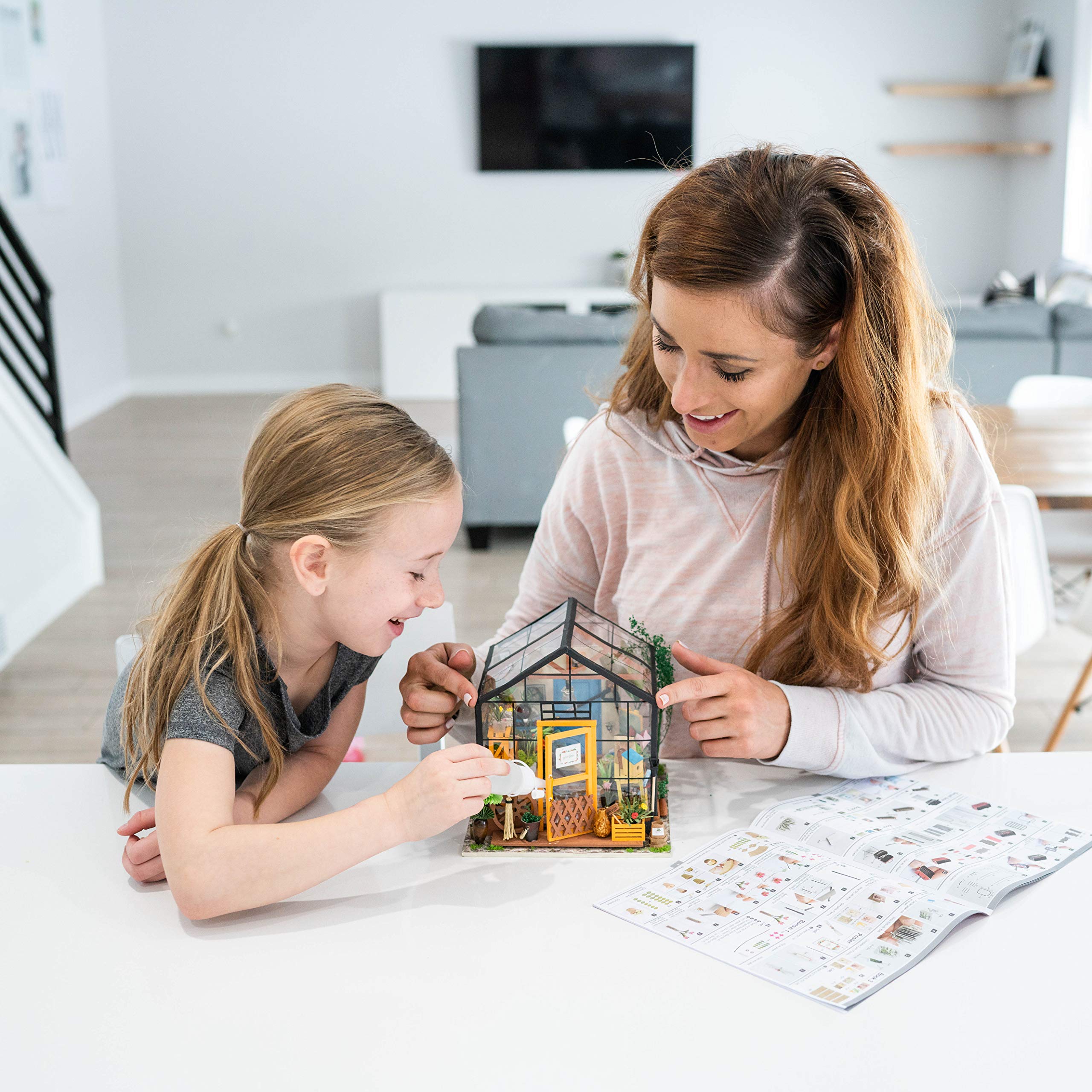 Hands Craft DIY Miniature Dollhouse Kit - Cathy's Flower House 3D Model Tiny House Building with LED Lights Wood Prefabricated Pieces Puzzle 1:24 Scale Crafts for Adults and Teens DG104