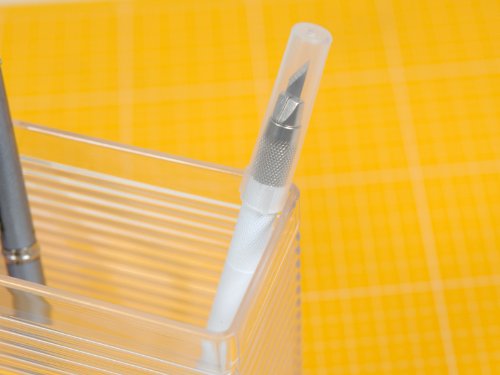 NT Cutter Resin Holder Art Knife, White Holder, 1 Knife (D-401P-W)
