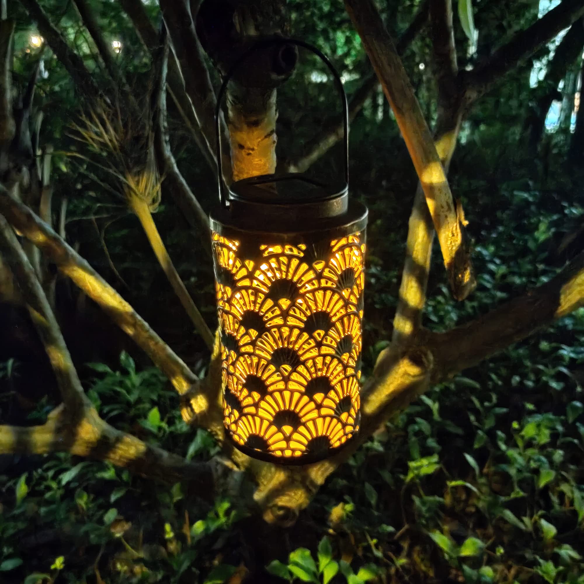 JOYBee 2pcs Solar Lantern Outdoor-Hanging Solar Lanterns- Waterproof Lantern Solar Lights Outdoor- LED Table Solar Lights for Patio Garden Courtyard Porch Courtyard Pathway Decorative