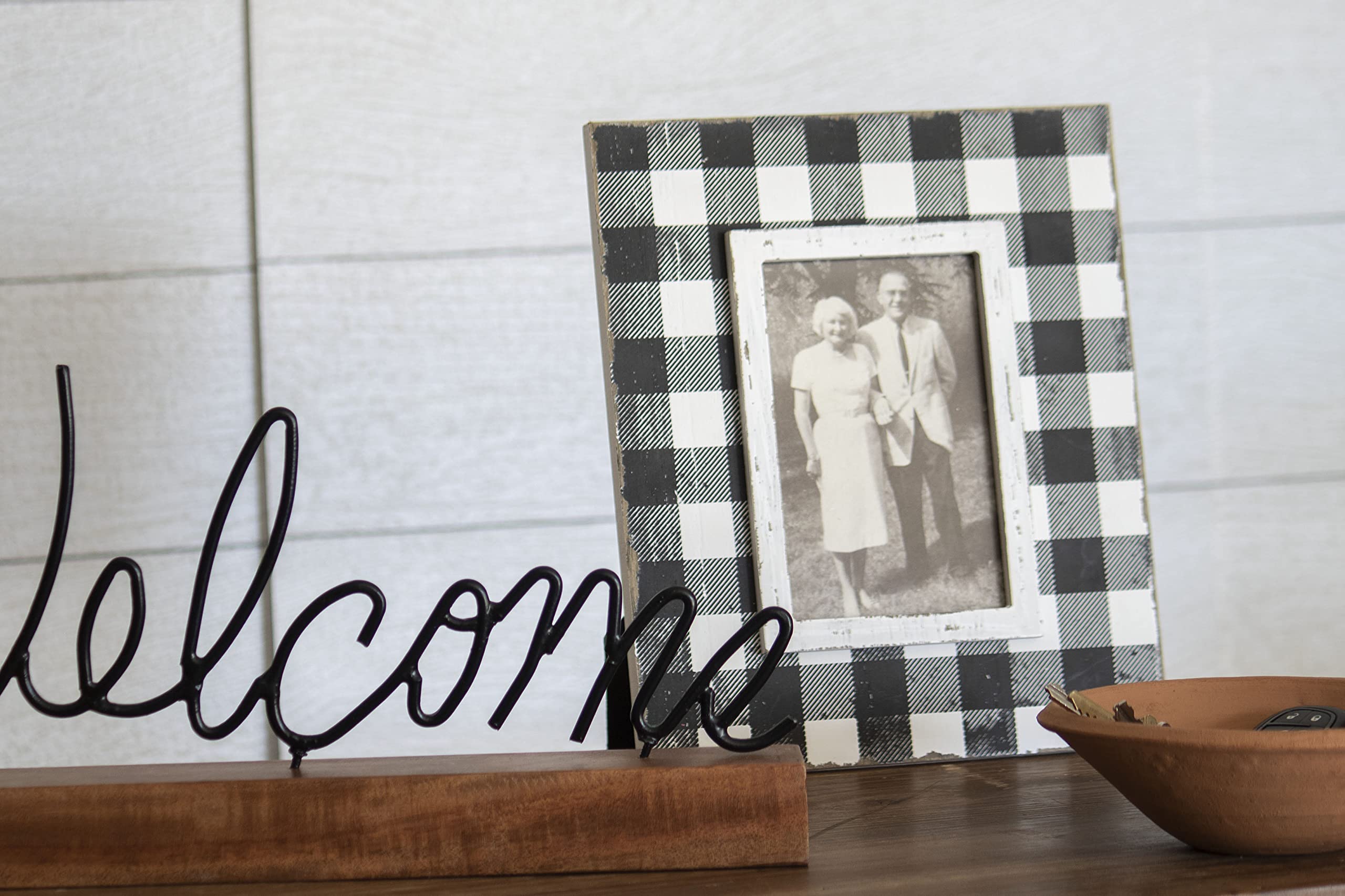 Foreside Home & Garden White Buffalo Plaid 4x6 Inch Wood Decorative Picture Frame