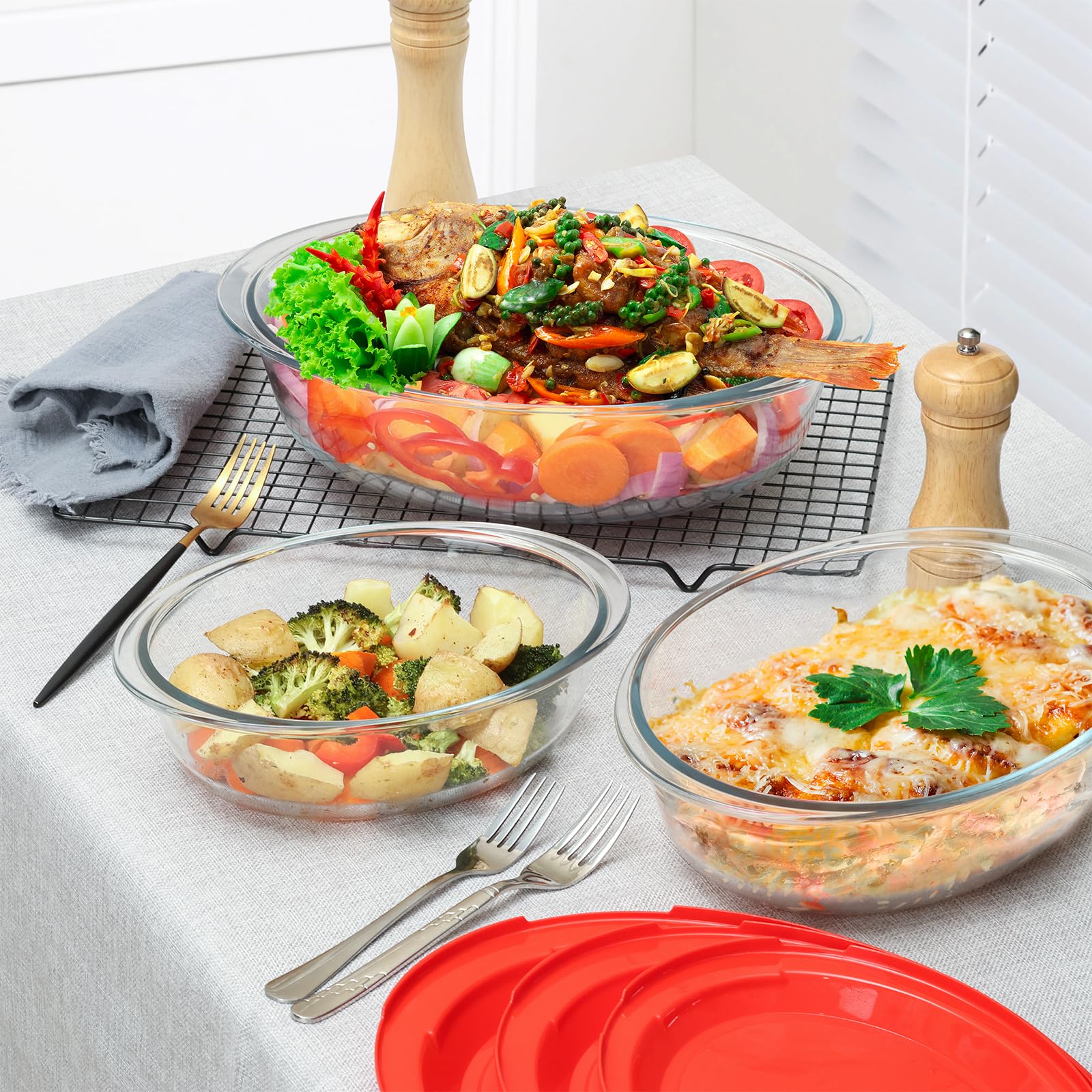 NUTRIUPS Glass Casserole Dish with Plastic Lid, 2.2 Qt Deep Oval Casserole for Oven, Tempered Glass Baking Dish