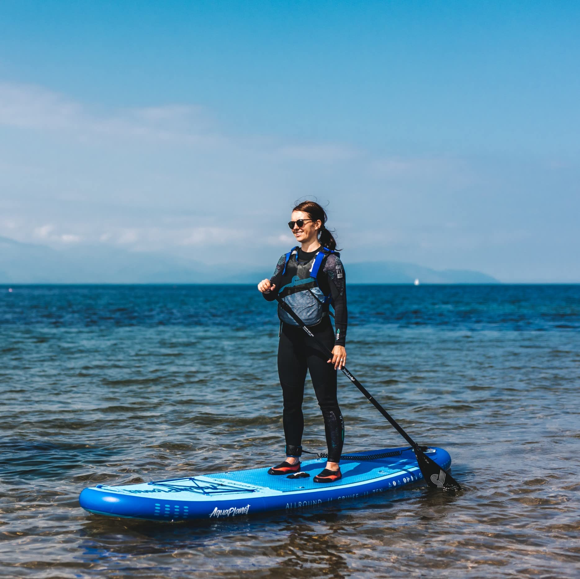 AQUAPLANET 10ft ALLROUND Paddle board - Beginner’s Kit. Air Pump with Pressure Gauge,Adjustable Aluminium Floating Paddle,Repair Kit,Heavy Duty Carry Rucksack & Premium Leash & 4 Kayak Seat Rings