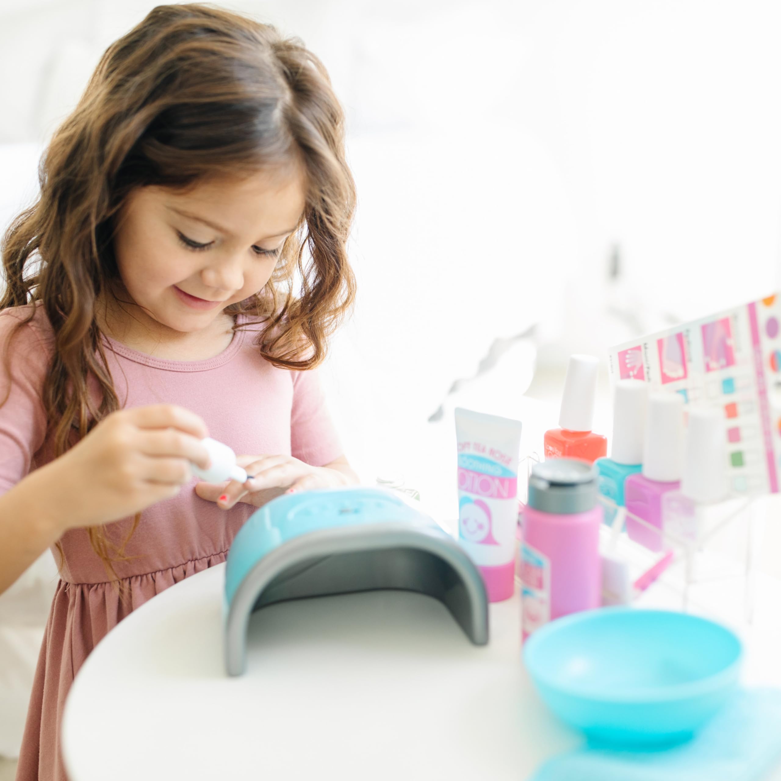 Melissa & Doug Love Your Look Pretend Nail Care Play Set β 20 Pieces for Mess-Free Play Mani-Pedis (DOES NOT CONTAIN REAL COSMETICS) , Pink