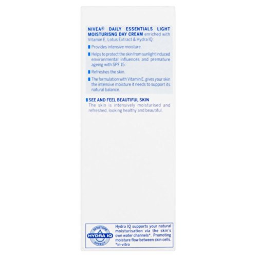 Nivea Refreshing Light Moisturising Day Cream SPF 15 - 50ml
