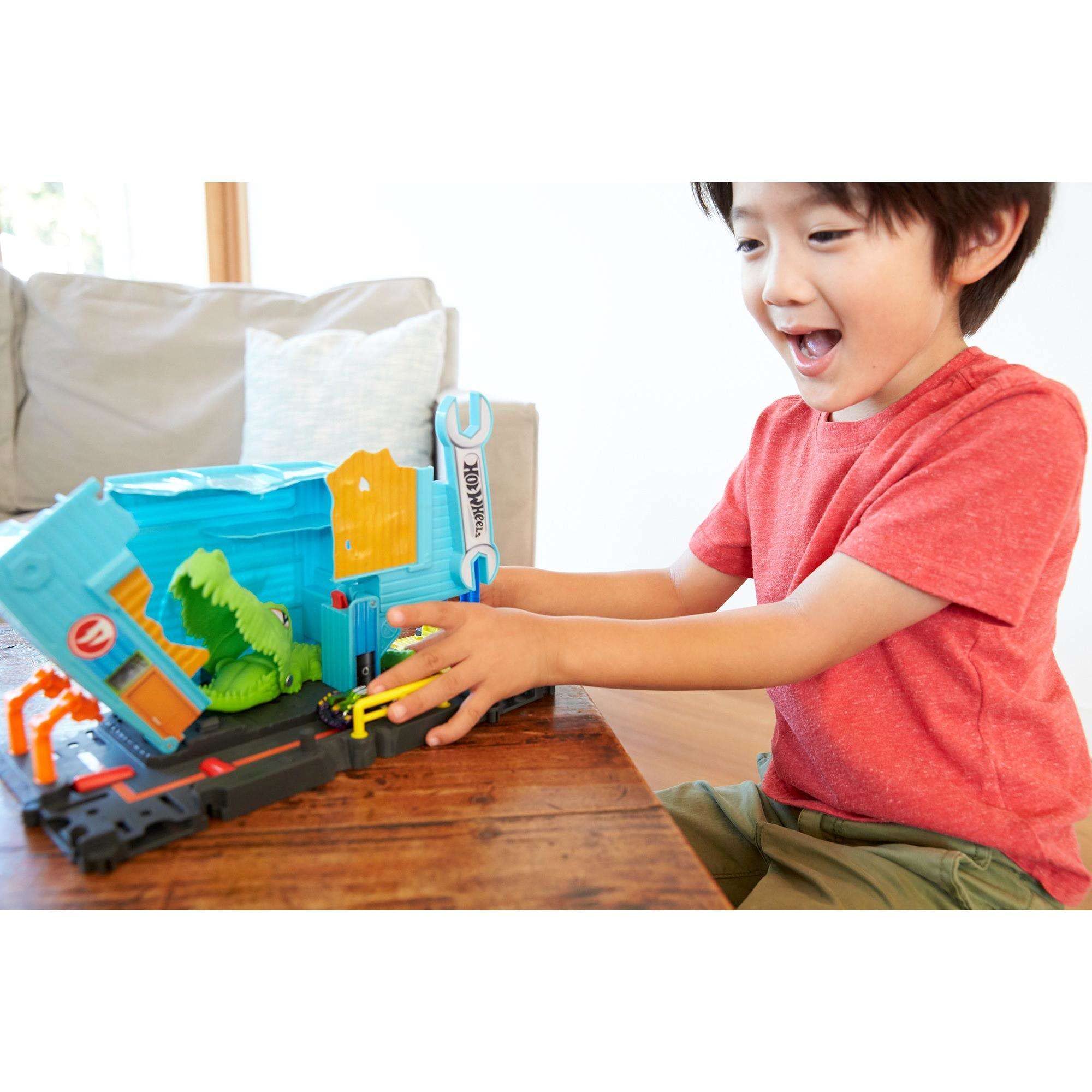 Hot Wheels City Gator Garage Attack Playset