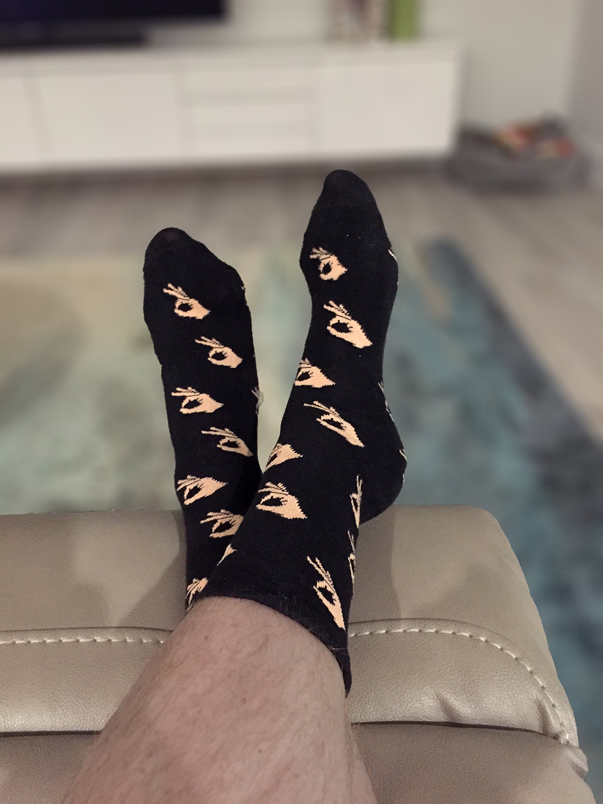 Balanced Co. Circle Game Meme Funny Crazy Novelty Unisex Socks, Gifts for Him, Gifts for Dad, Gifts for Husband (Beige)