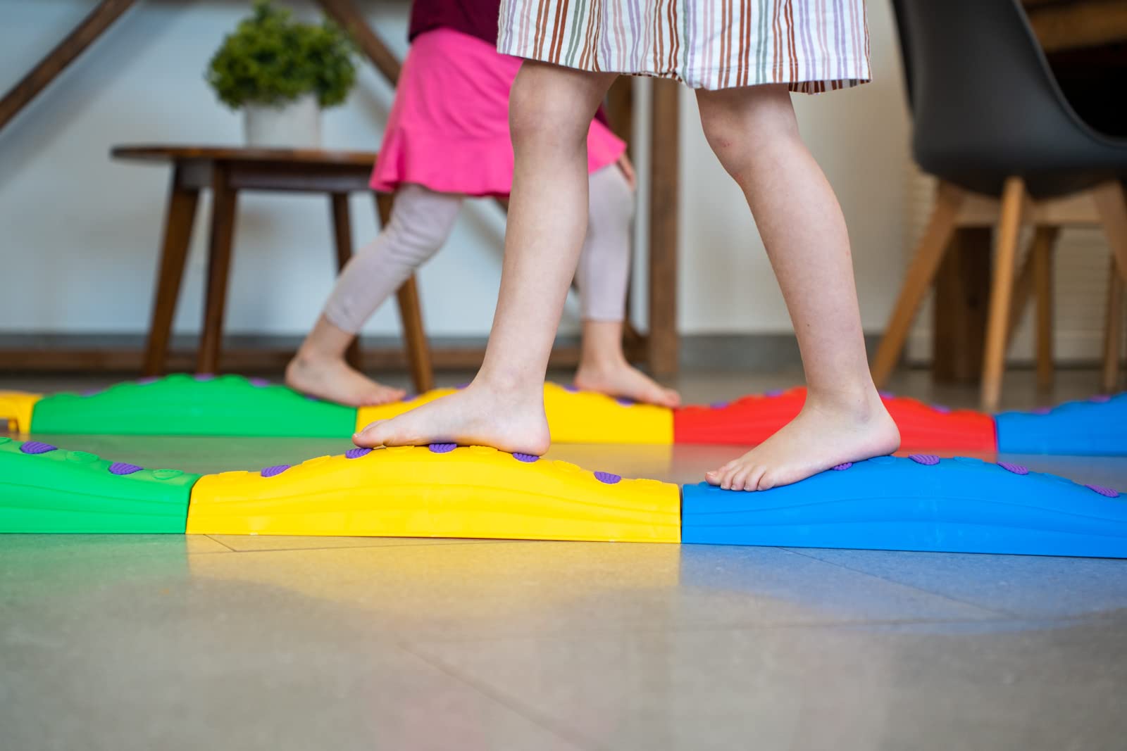 bintiva 20 Piece Tactile Balance Beam for Children - 8 Straight Pieces - 8 Curved Pieces - 4 Square Connectors - Unlimited Path Options