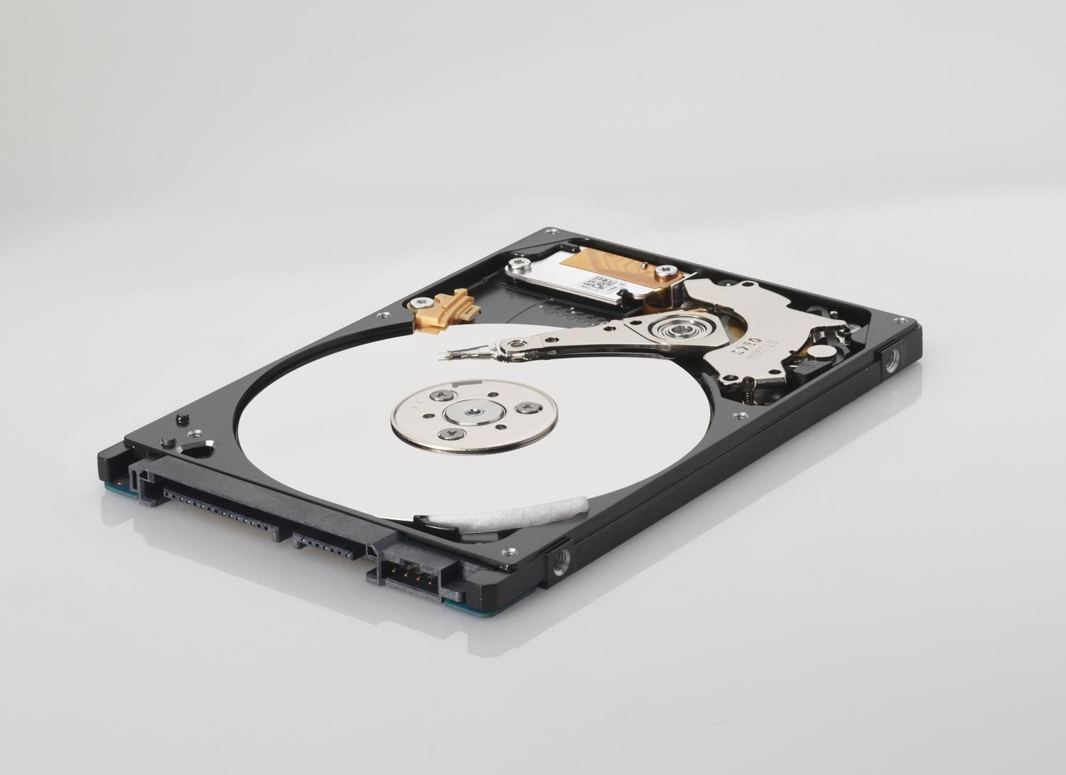 Seagate Momentus Thin ST320LT012 320 GB 2.5 inch Internal Hard Drive-1 Pack-SATA/300-5400 rpm-8 MB Buffer-by SEAGATE TECHNOLOGY