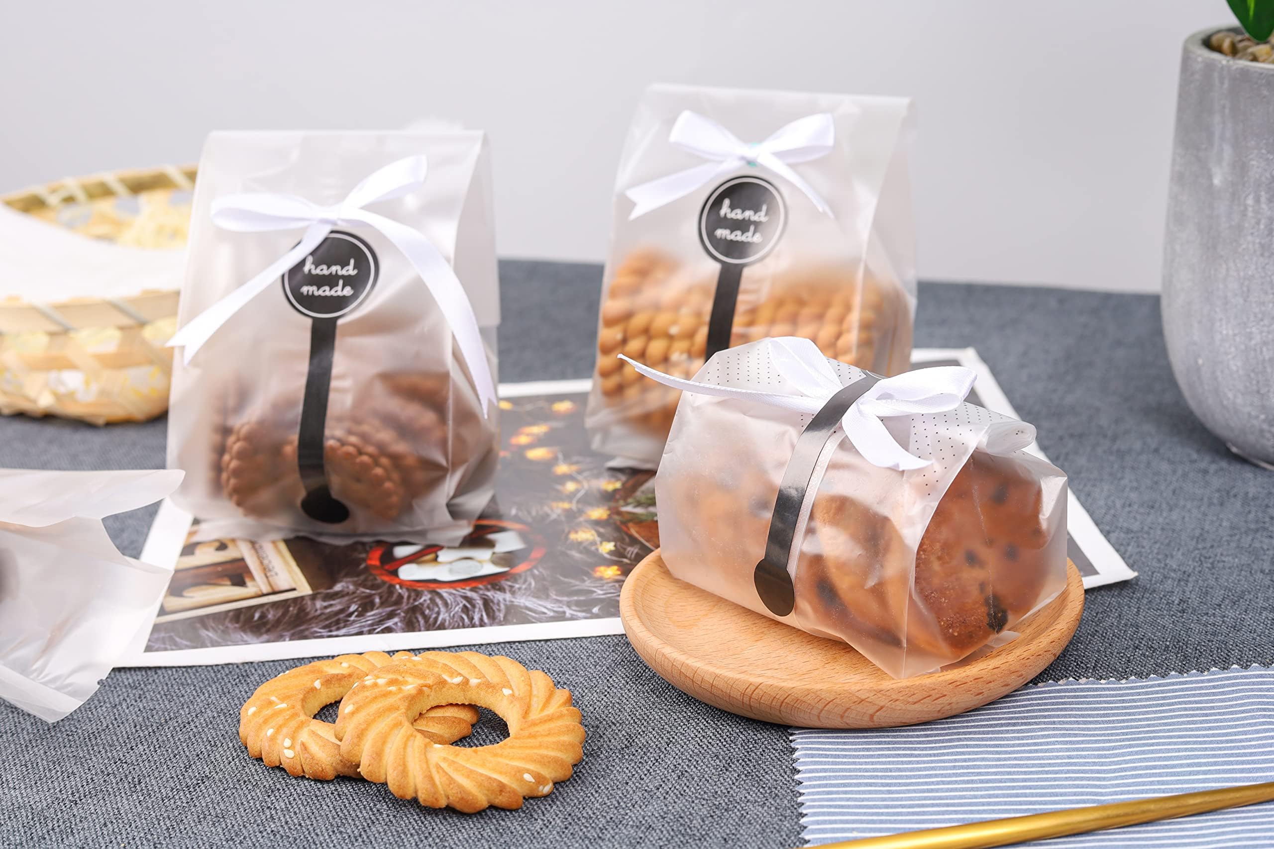 YunKo Cookie Bags for Gift Giving Cellophane Clear Treat Bags for Favors Mini Loaf, Bundt Cake, Hot Cocoa Bomb Packaging With Stickers(100PACK, Translucent)