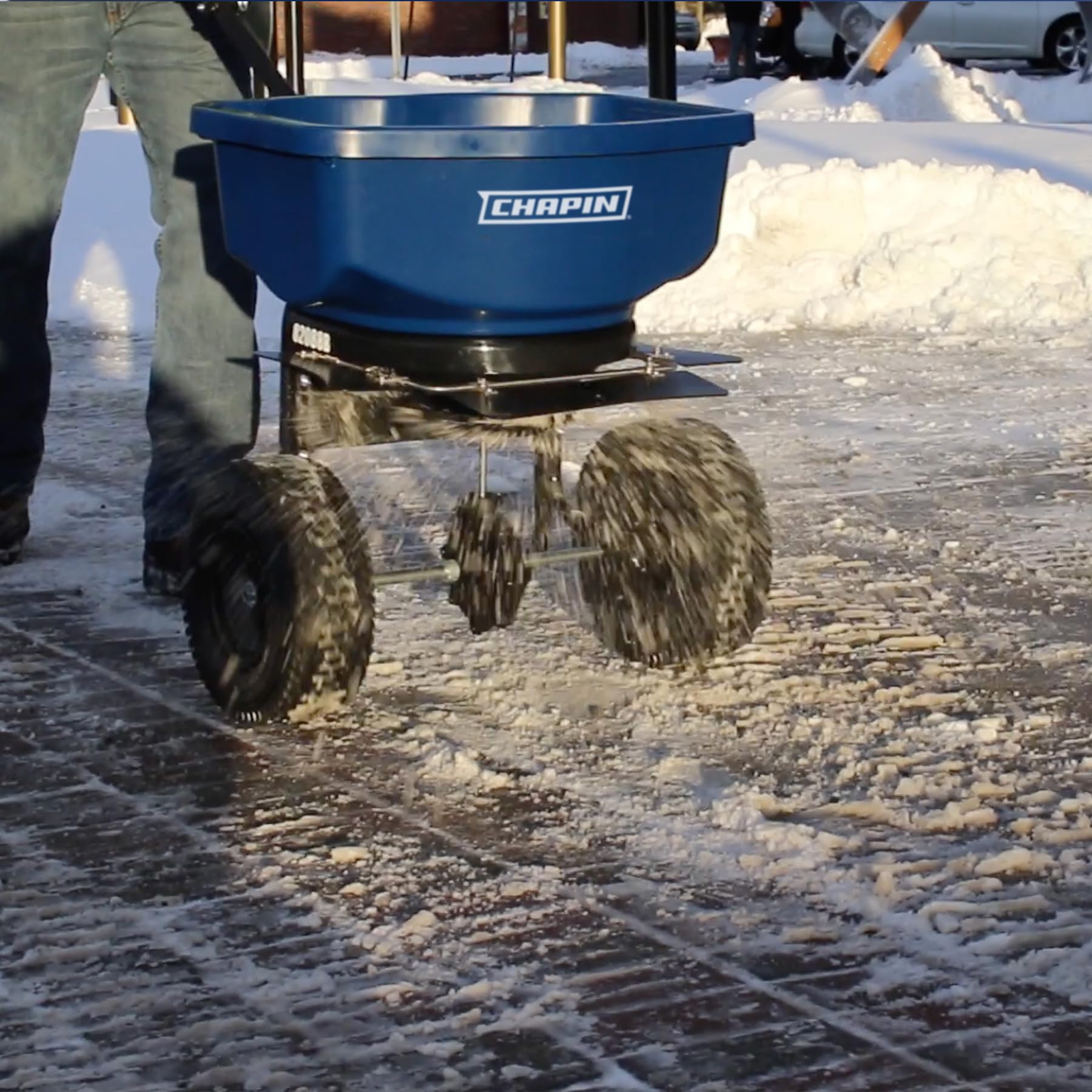 Chapin International 82088 Chapin 82088B: 80-Pound Professional SureSpread Salt and Ice Melt Broadcast Spreader