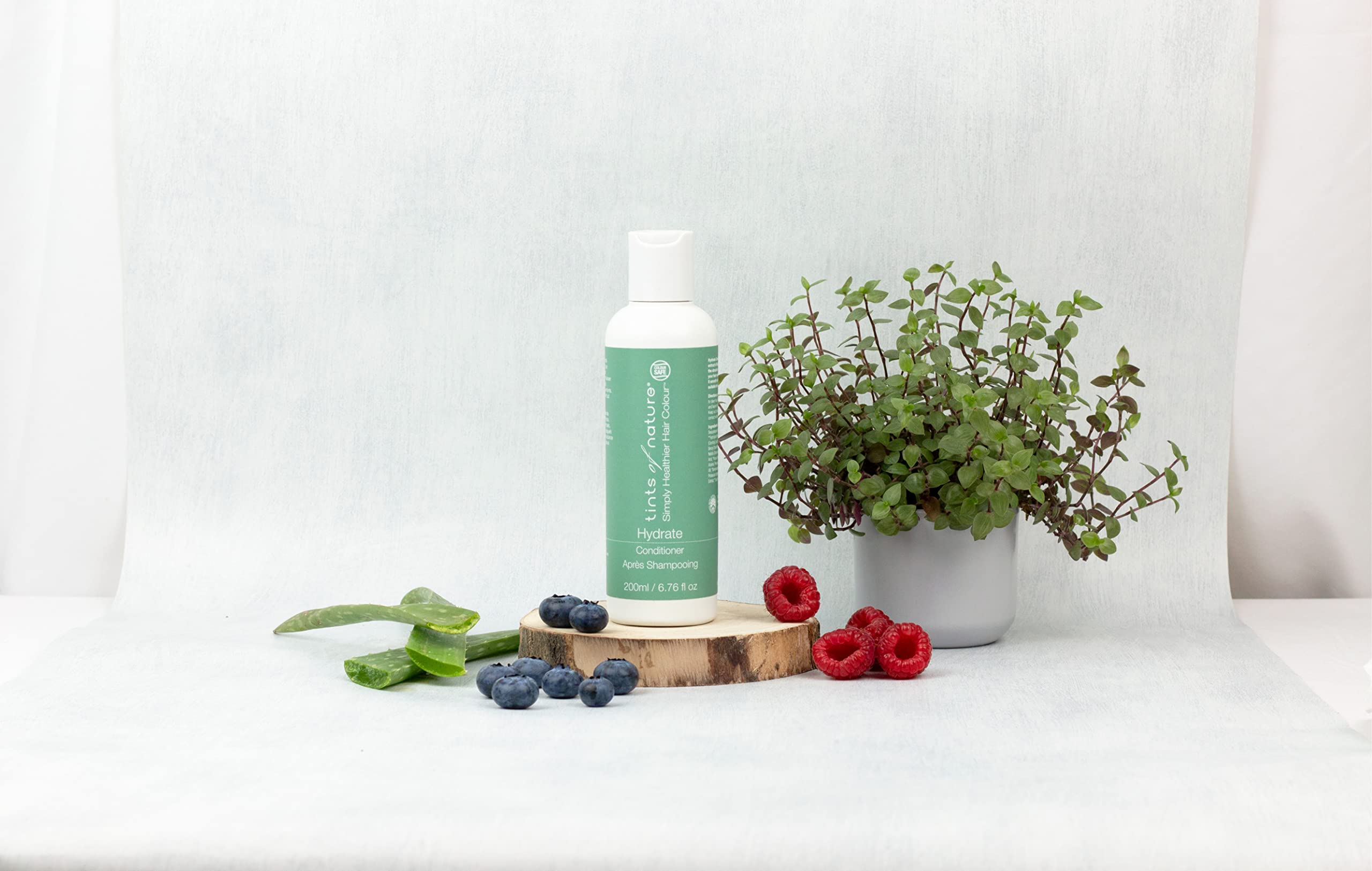 Tints of Nature Natural and Organic Hydrate Conditioner, with Chamomile and Sweet Almond Oil, 1 x 200ml