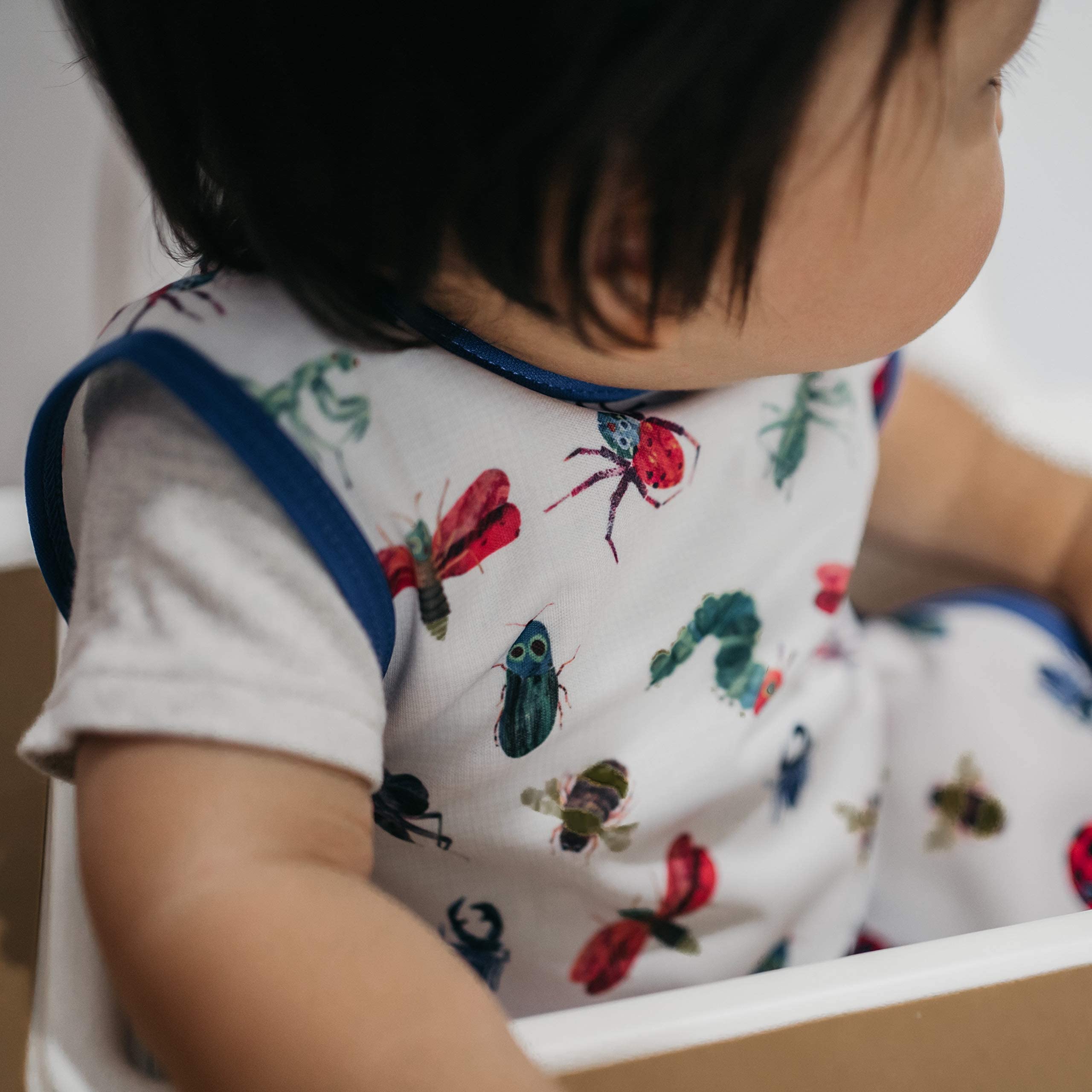 BapronBaby Eric Carle Bug World Bundle - Bapron (Sz Baby/Toddler 6m-3T) + Wet Bag 11" x 9" Bundle - Soft Waterproof Stain Resistant Bib - Machine Washable