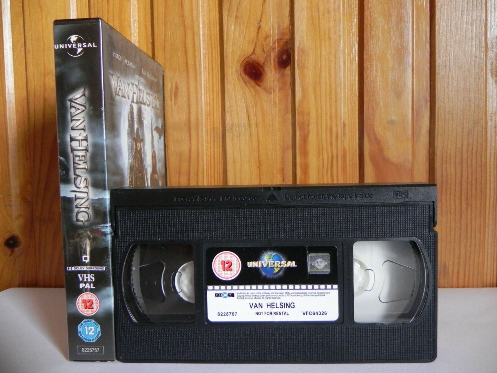 Wayne's World 2 (1993): Rock Comedy [Large Box] Mike Myers / Dana Carvey - VHS
