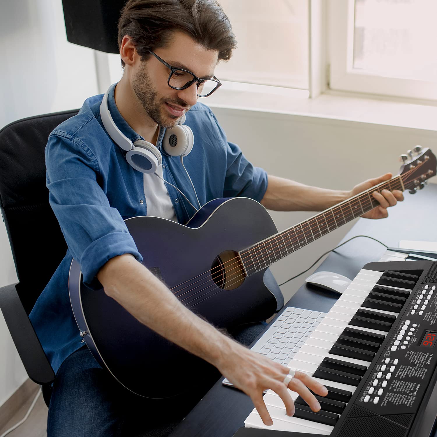 M SANMERSEN Piano Keyboard for Beginners, 37 Keys Built-in 1200mA Rechargeable Battery Electronic Piano Keyboard Portable Music Piano Keyboard with Mic LED Screen Teaching Gift for Beginners, Black