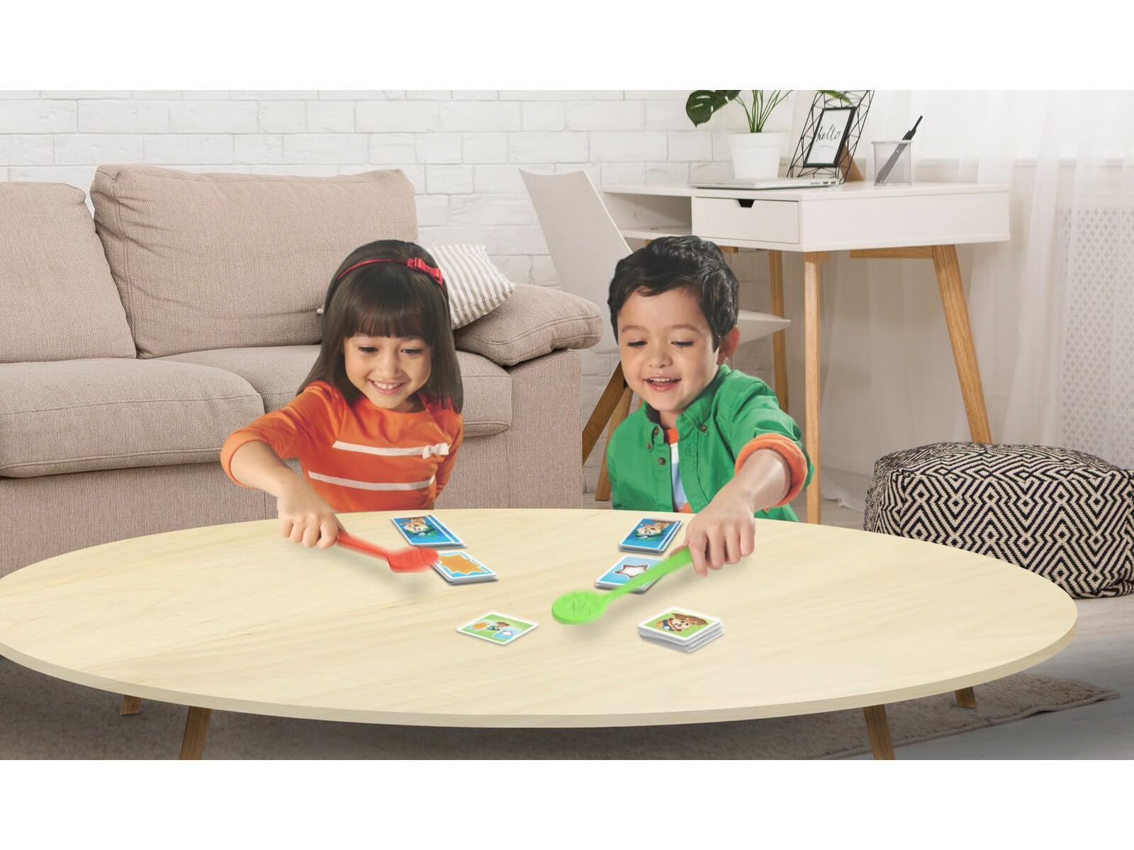 Mattel Games WHAC-A-MOLE Match-A-MOLE Kids Card Matching Game with Mole Smackers for 2 to 3 Players 5 Year Old & Up