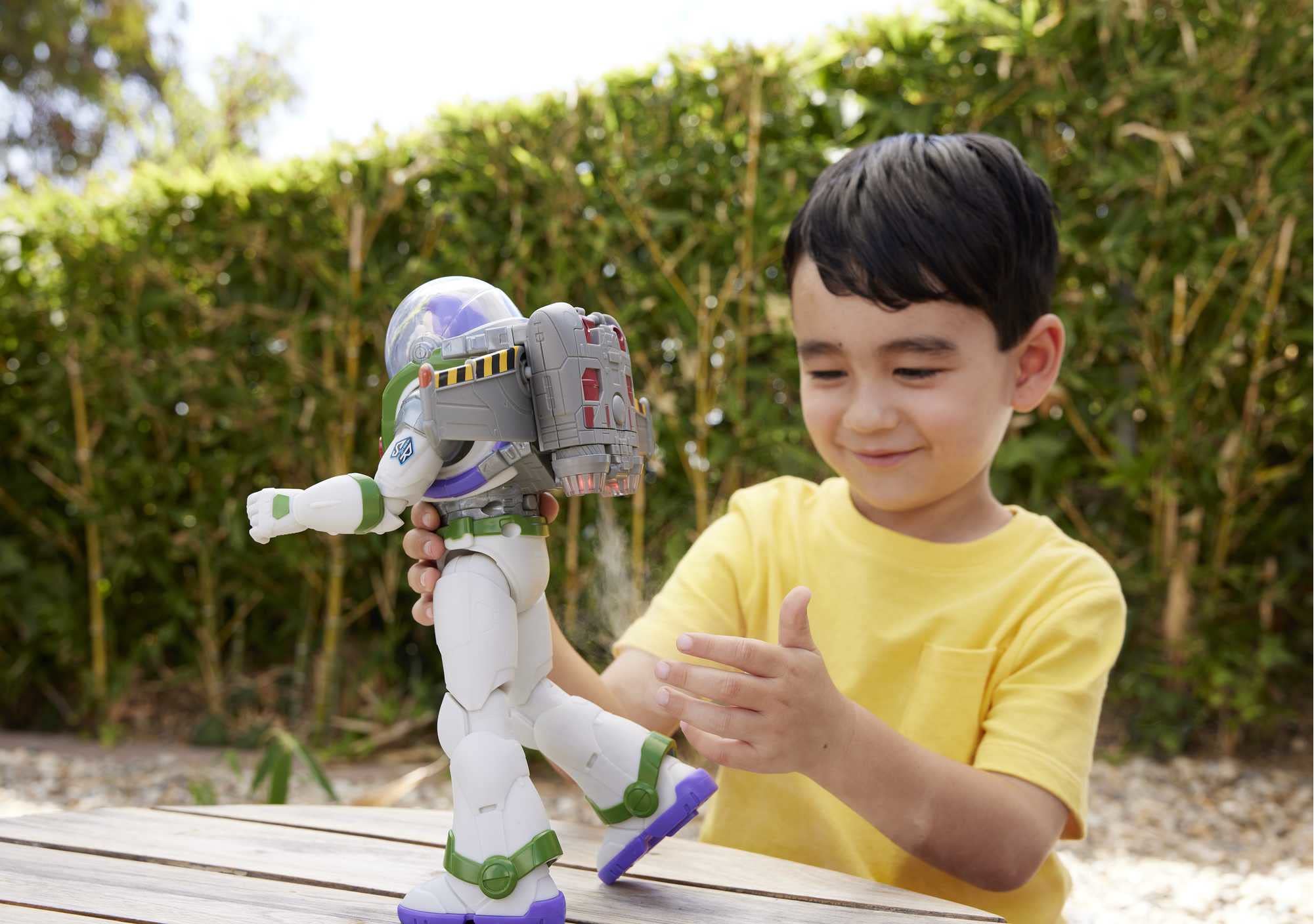 Mattel Disney Pixar Lightyear Toys, Talking Buzz Lightyear Action Figure with Liftoff Vapor Trail, 20 Sounds, Jetpack with Expanding Wings