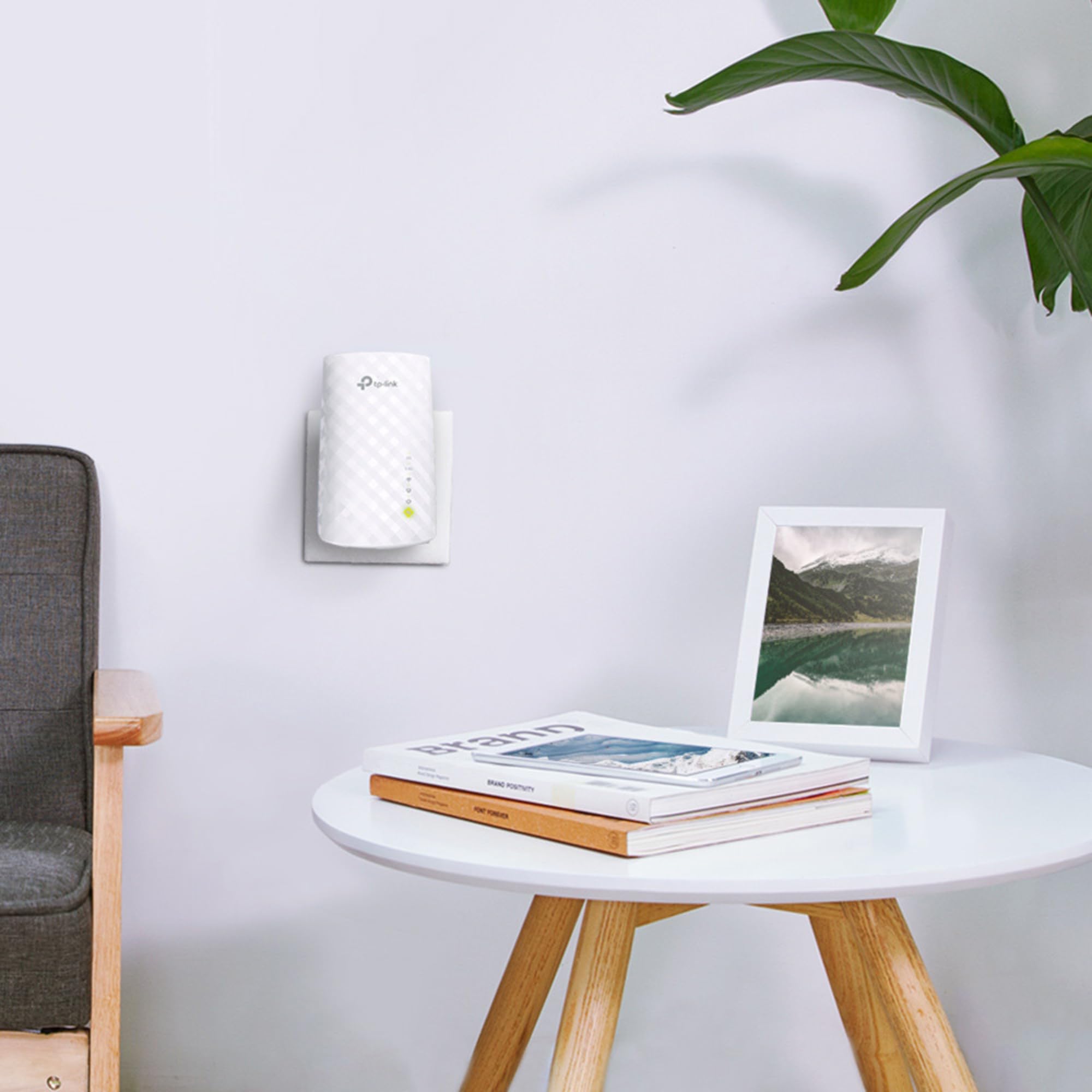 TP-Link Network RE200 AC750 WiFi Range Extender Dual Band 750Mbps with 802.11b/g/n Retail