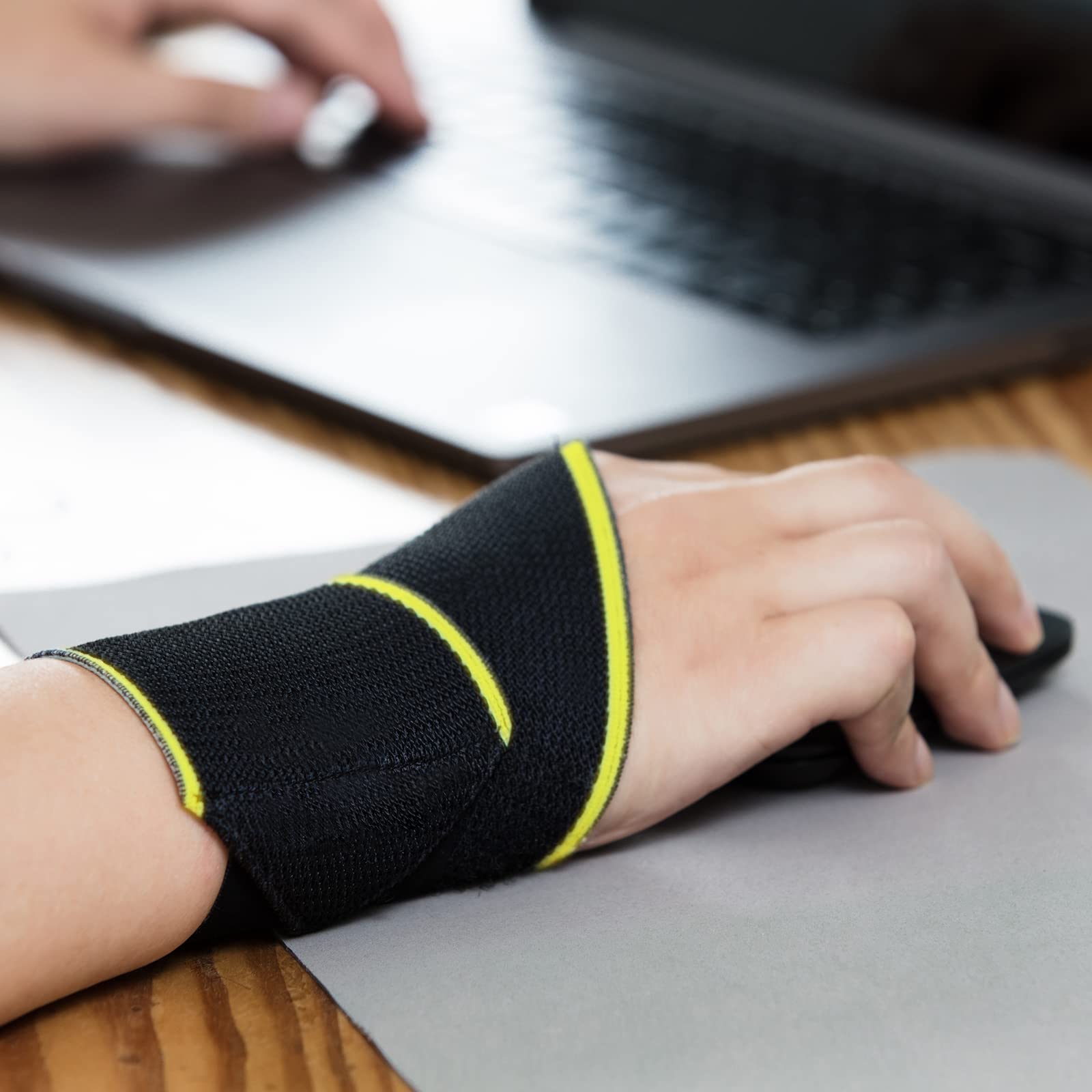 BERTER Wrist Wraps, Wrist Brace with Thumb Support, Wrist Compression Support Straps for Workouts, Gym, Weightlifting, Powerlifting, Men, Women (2 Pack)
