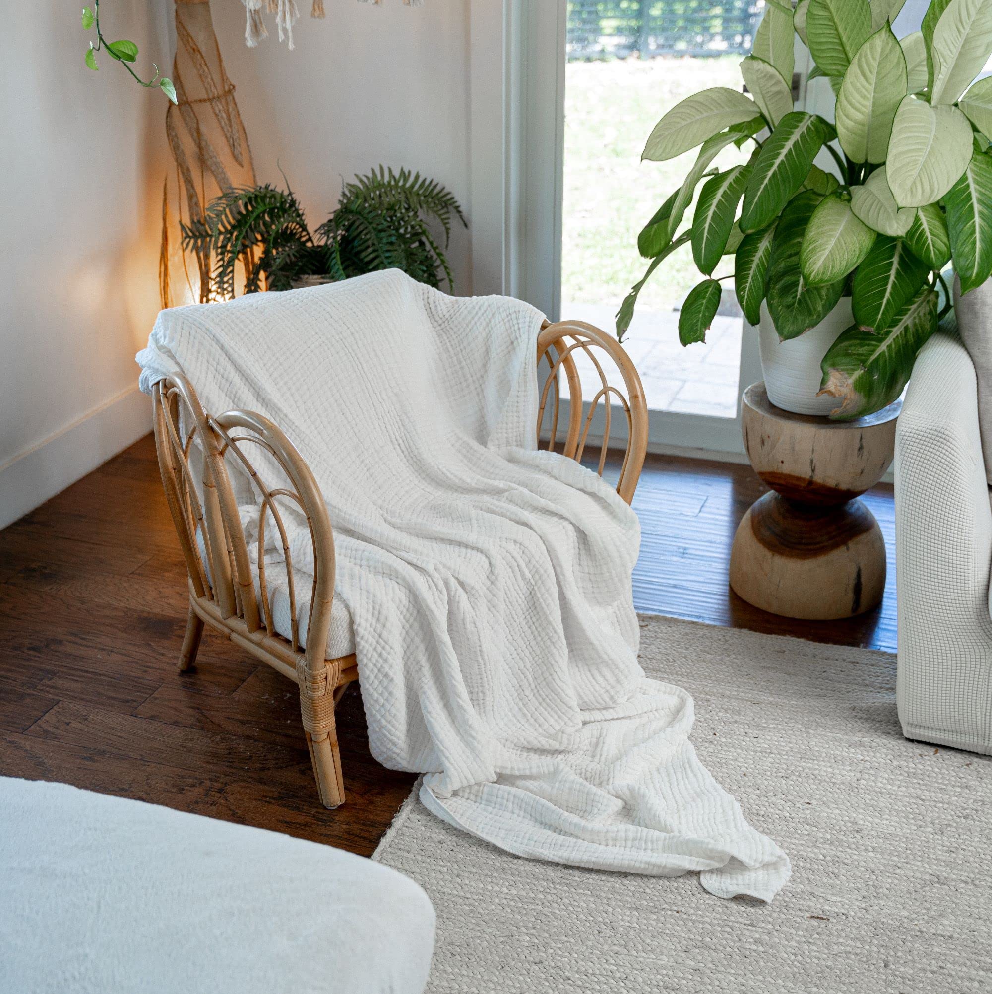 Comfy Cubs Muslin Blanket for Adults, Extra Large Twin 90β x 66β, 6 Layer Cooling Cotton Softness, Breathable & Warm Throw for Bedroom, Living Room Couch (White, Twin - Muslin)