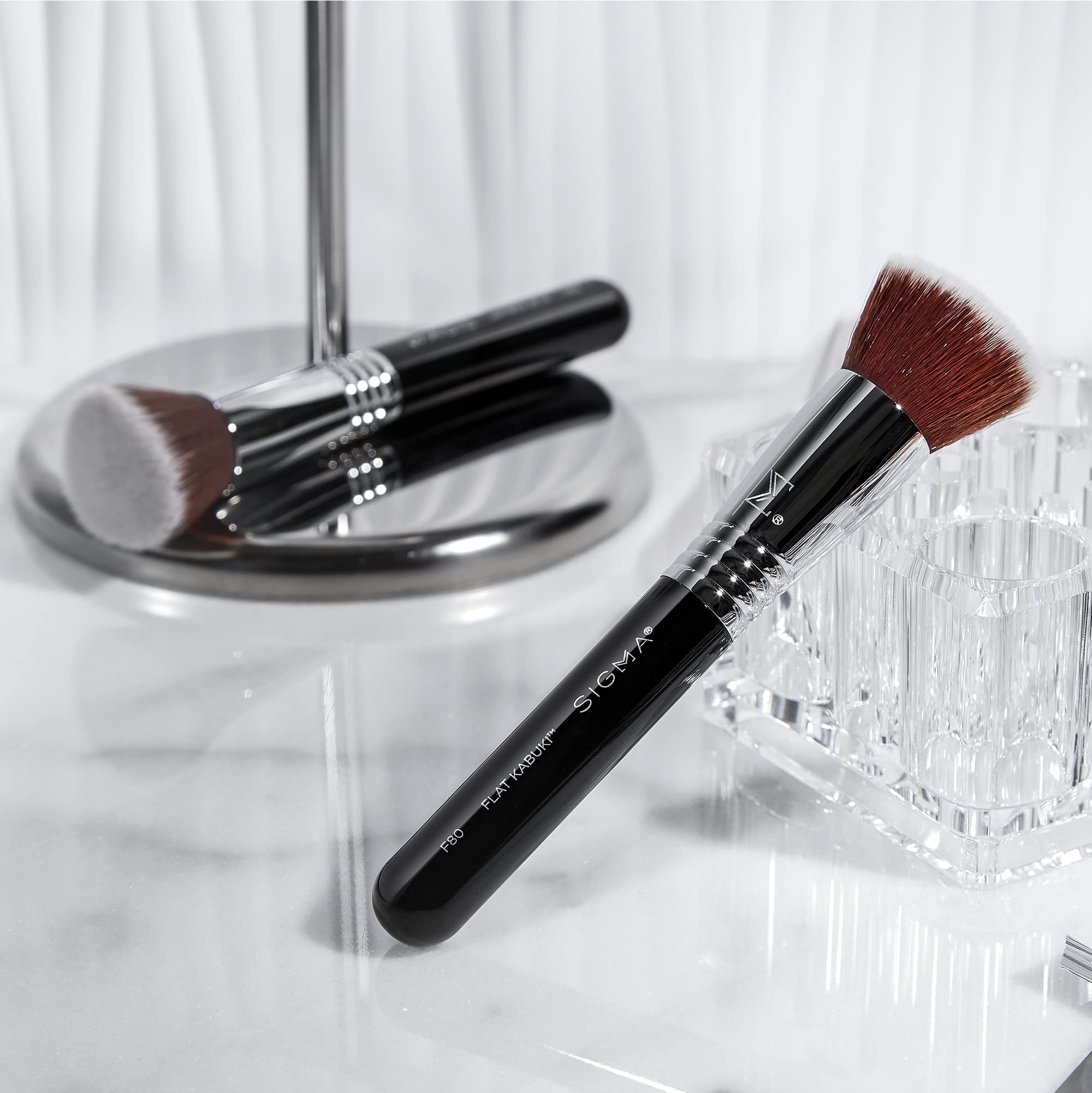 Sigma Beauty F80 Flat Kabuki Brush – Flat Top Kabuki Foundation Brush and Professional Grade Makeup Brush with Ultra-Soft Fibers for Blending Liquid & Cream Makeup Products (Black, 1pc)