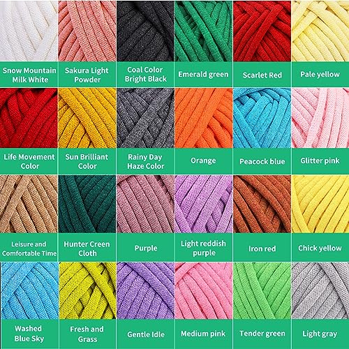 Fedmut Chunky Easy Yarn for Crocheting, 200g Crochet Yarn for Beginners with Crochet Hook, Thick Chunky Yarn with Easy-to-See Stitches for Dolls, Bags and Beginners Crocheting (Emerald Green)