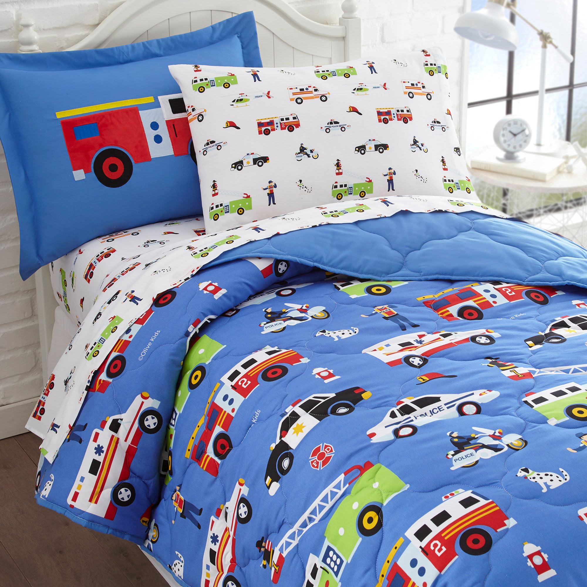 Wildkin Kids Microfiber Pillow Case for Boys and Girls, Soft Breathable Microfiber Fabric, Measures 20 x 30 Inches, Fits a Standard Size Pillow (Heroes)