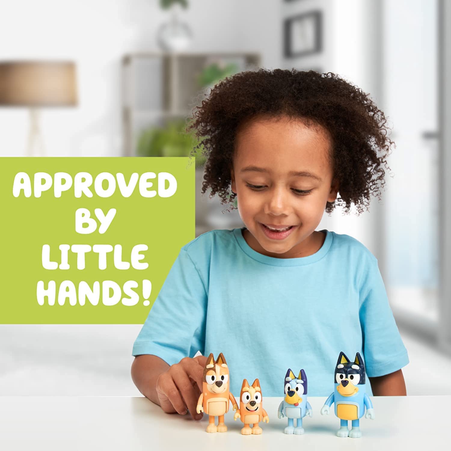 Bluey, 4WD Family Vehicle, with 1 Figure and 2 Surfboards & Family Figure 4-Pack, Bingo, Bandit & Chilli Playset