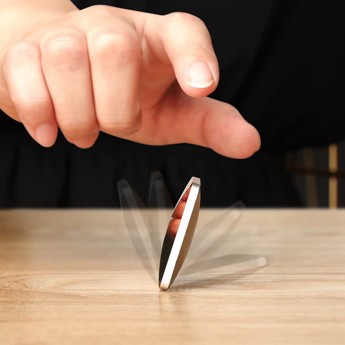 Kinetic Desk Overturn Spinning Toy, Fingertip,Office Stress Relief Rotary Toys,Ideal for Relieving Anxiety and Stress,or for Exercising Children's Patience and Hands-on Skills