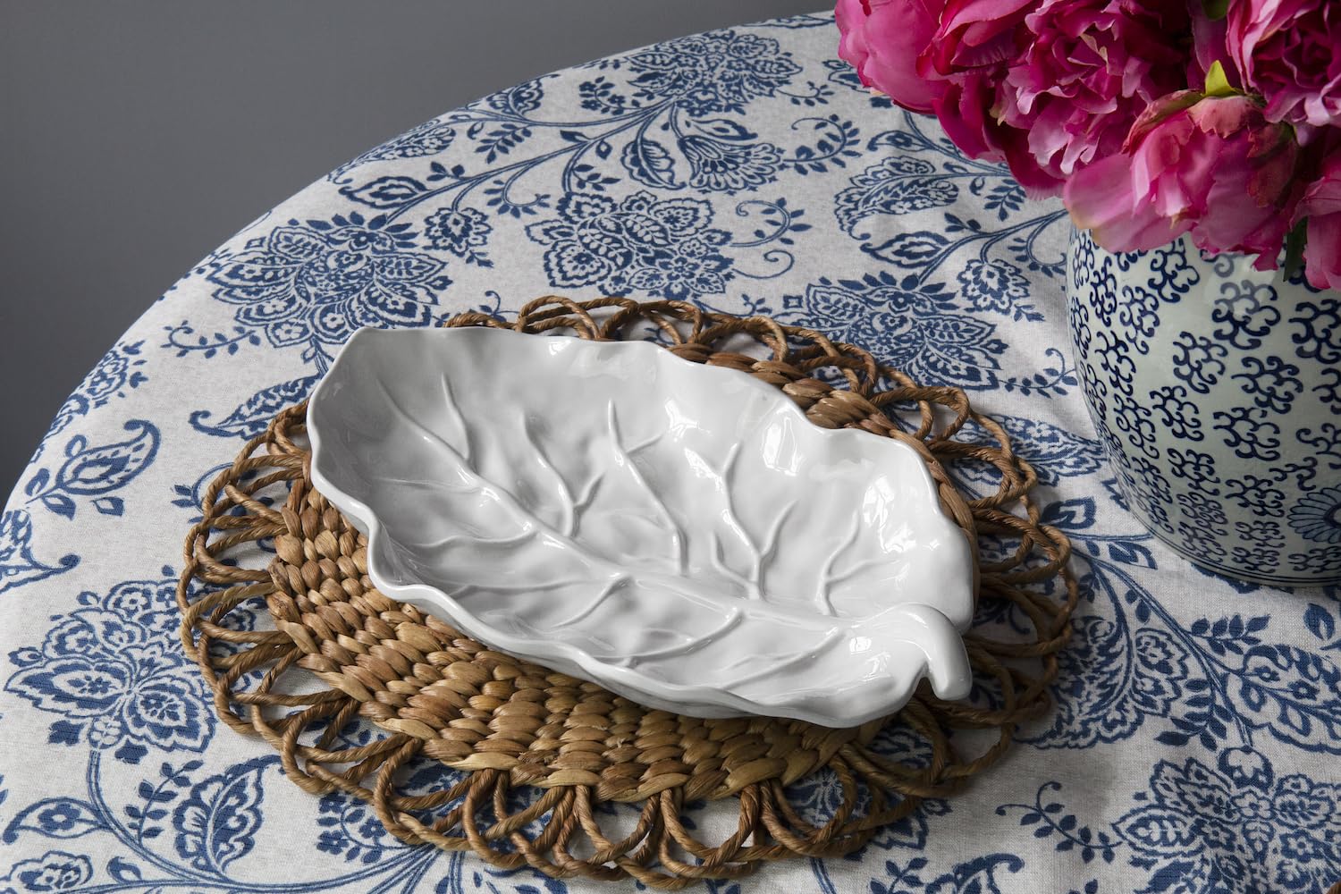 Beatriz Ball VIDA Lettuce leaf platter (md)