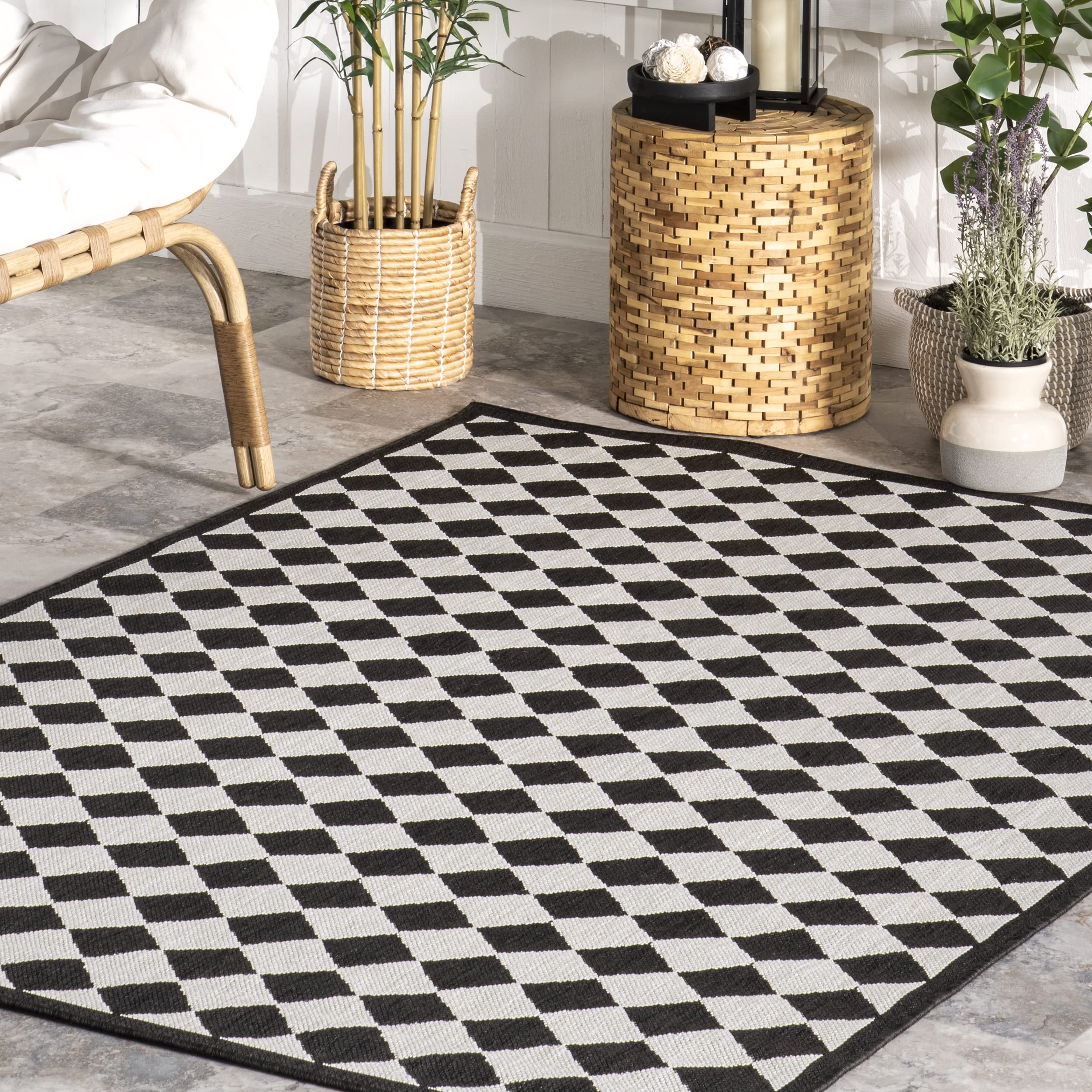 nuLOOM Myka Checkered Indoor/Outdoor Area Rug, 4' x 6', Black and White