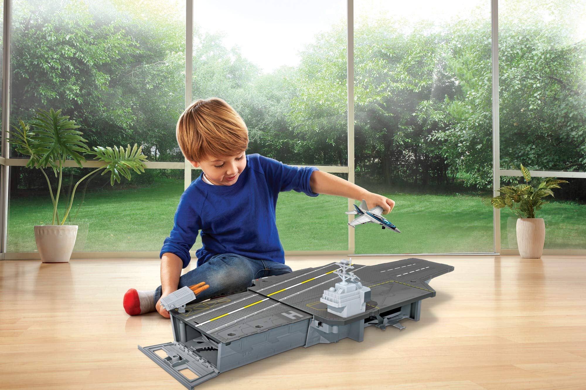 Matchbox Top Gun: Aircraft Carrier Play Set Gift Idea for Ages 4 to 8 Years with Top Gun Boeing F/A 18 die-cast Jet