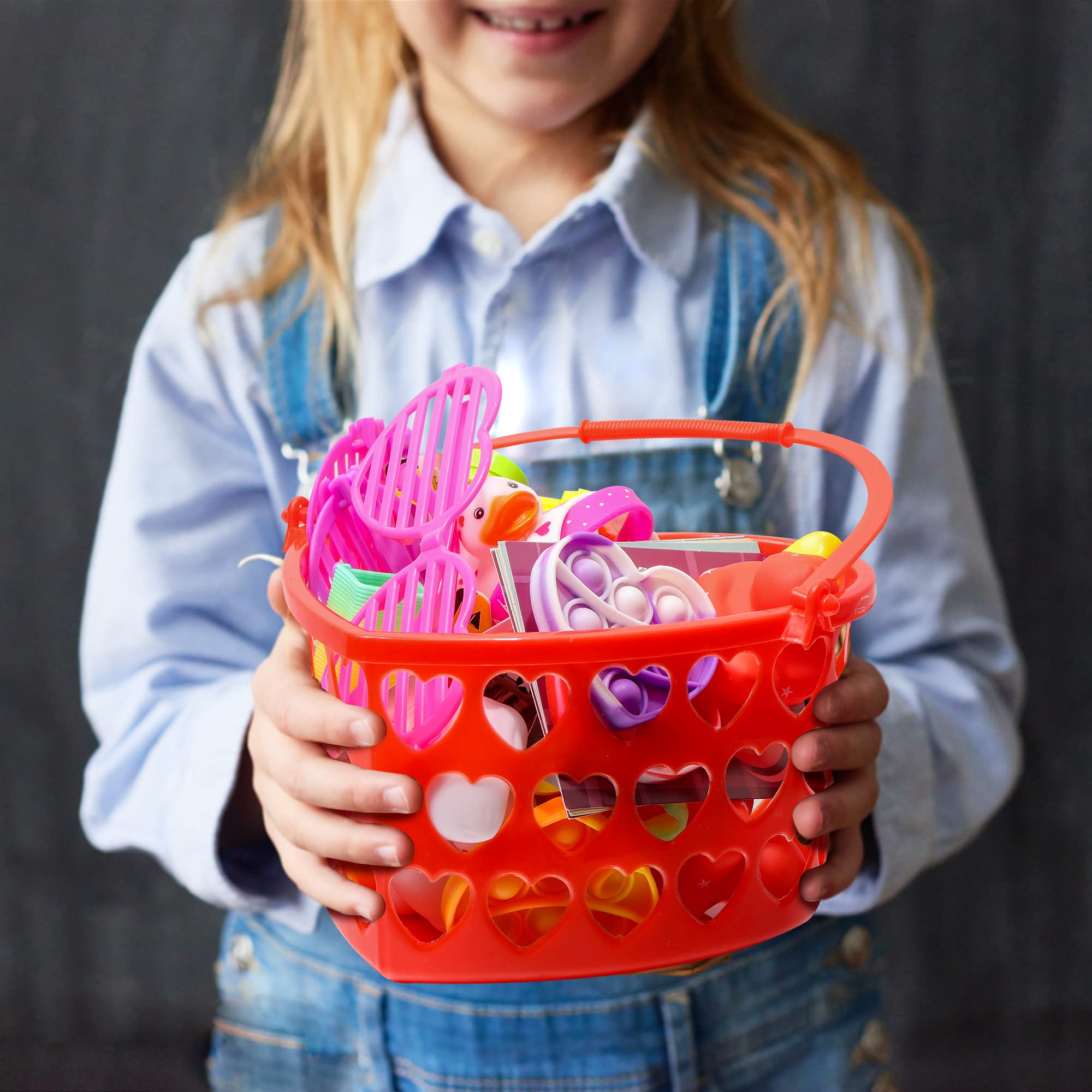 Zcaukya 6 Packs Easter Baskets, 7.1" x 7.9" x 4.3" Small Plastic Heart Shaped Basket with Handles, Heart Hollowed Baskets Holders for Romantic Party Wedding Part Decor