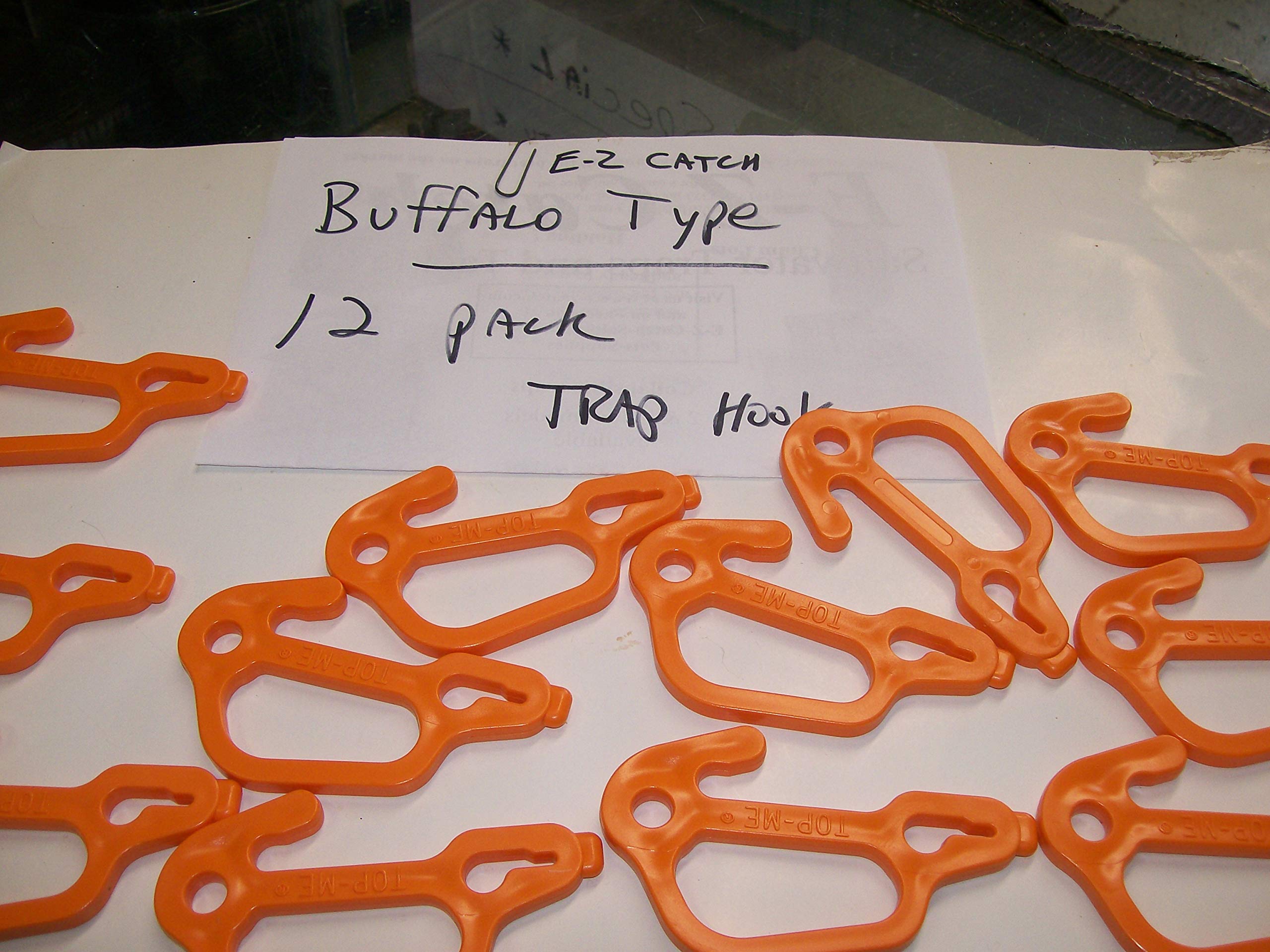E-Z Catch 12 Pack Plastic Buffalo Style Crab Pots Hooks