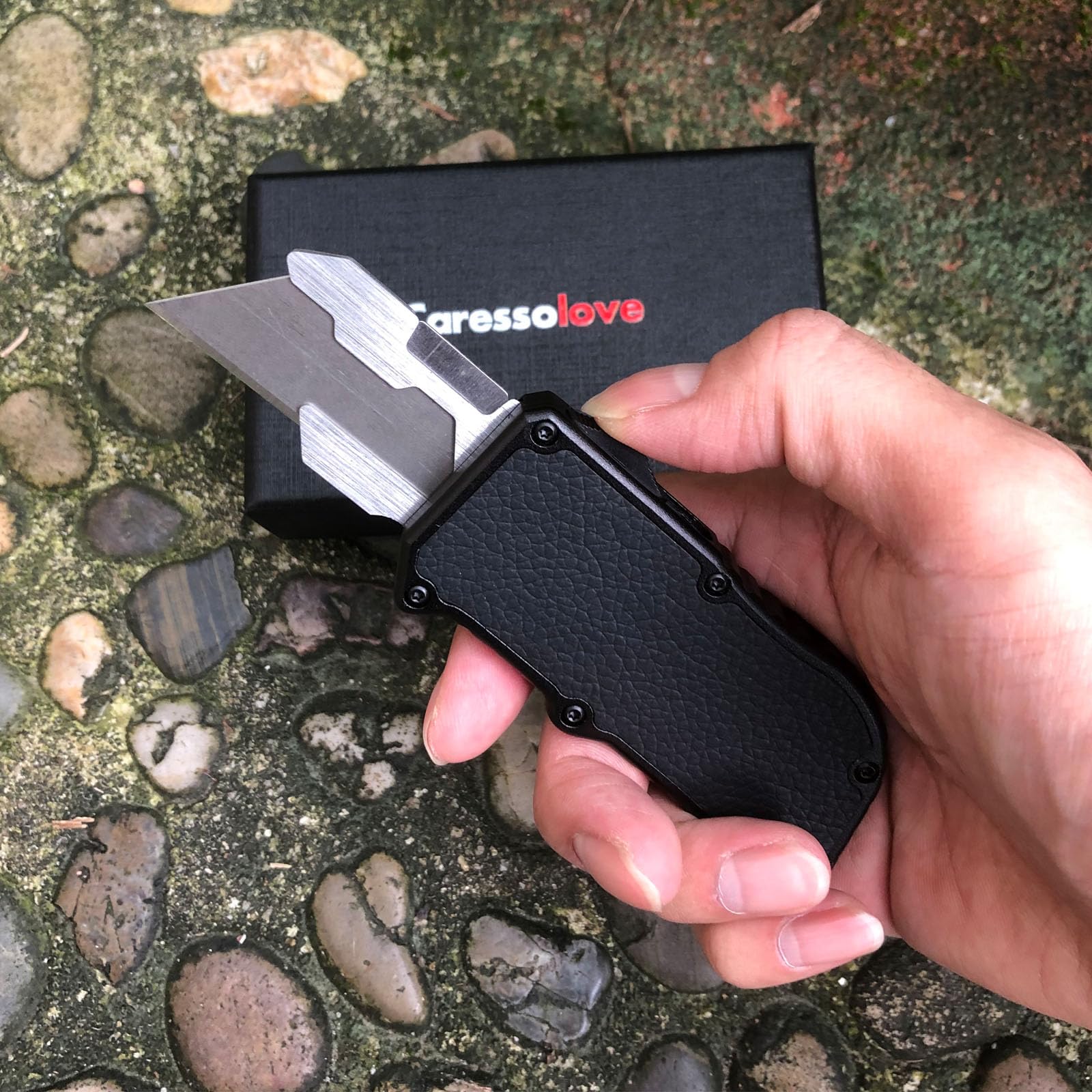 Caressolove Automatic Pocket Knife, Black Razor Blades Utility Knife, Box Cutters Retractable Heavy Duty, Premium Safety Push Button Knife with 5PCS Blades