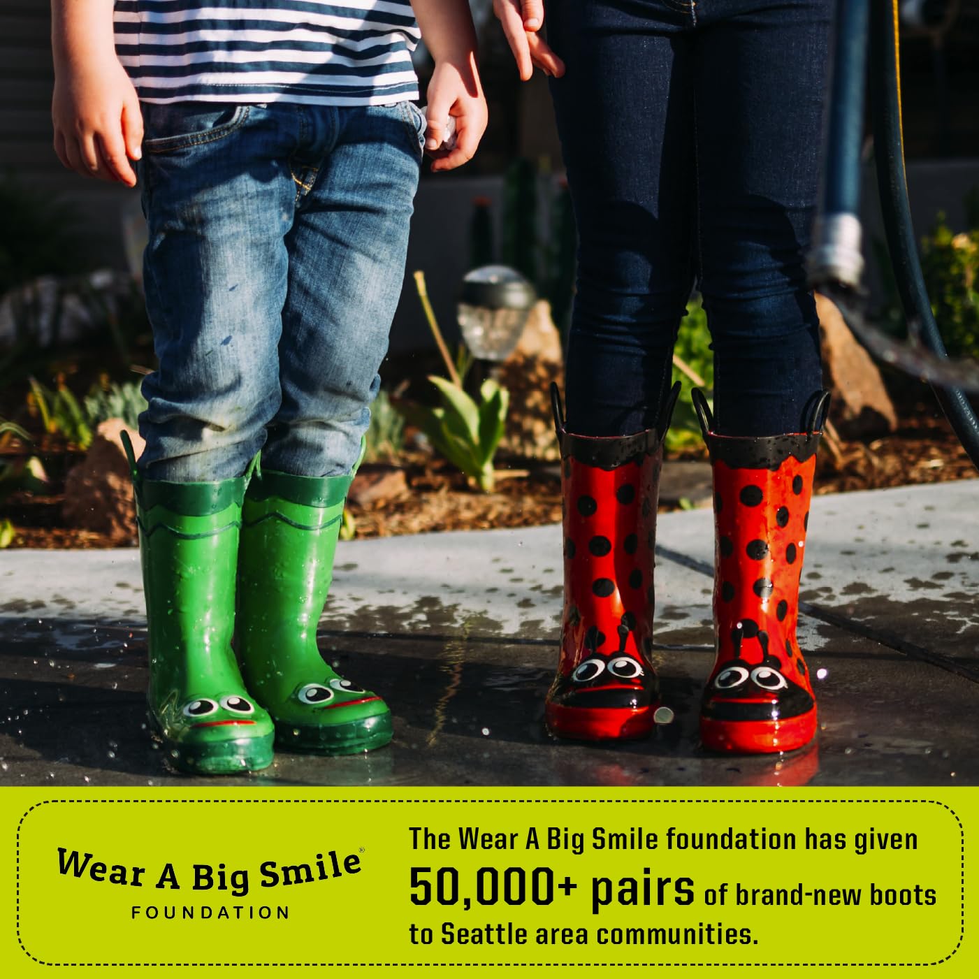 Western Chief Boys Waterproof Printed Rain Boot with Easy Pull on Handles - Fritz the Frog, 4 M US Big Kid