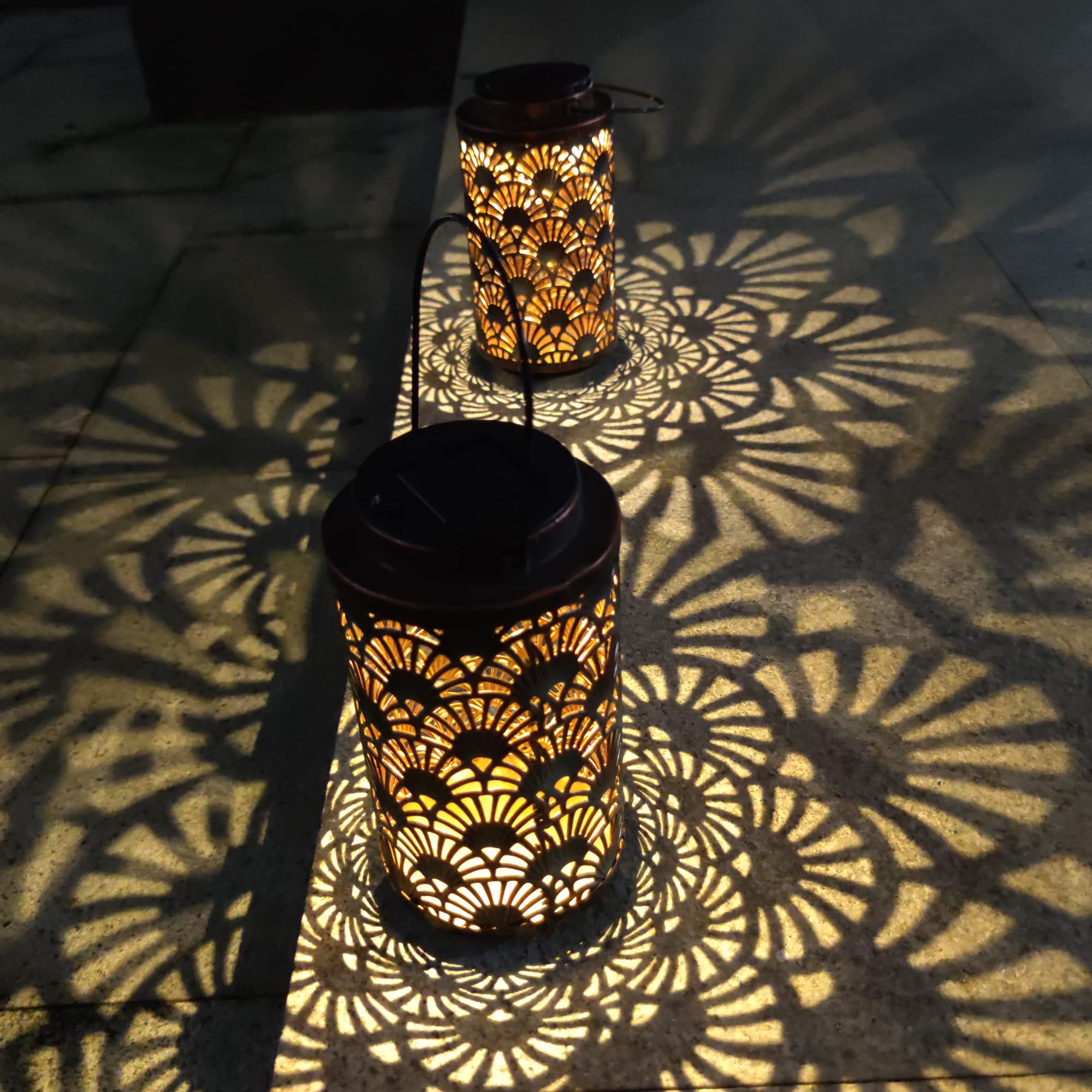 JOYBee 2pcs Solar Lantern Outdoor-Hanging Solar Lanterns- Waterproof Lantern Solar Lights Outdoor- LED Table Solar Lights for Patio Garden Courtyard Porch Courtyard Pathway Decorative