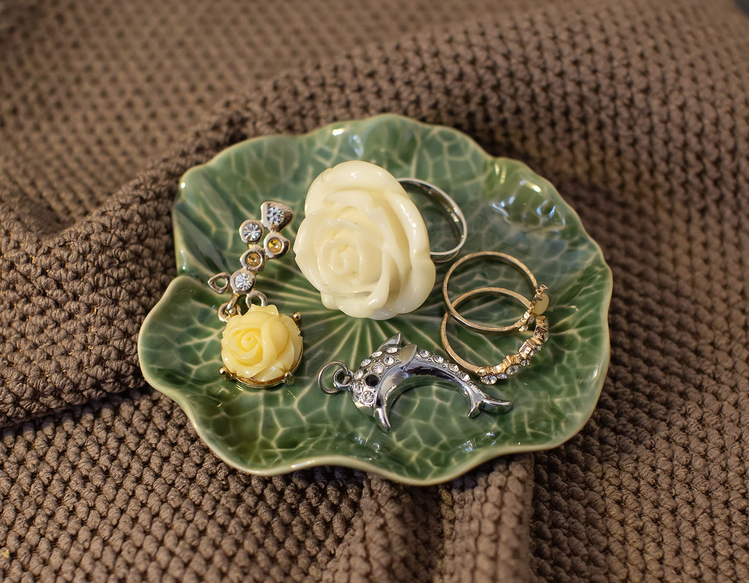BestySuperStore Tiny 4" Green Lotus Leaf Shaped Tray - Handmade Ceramic Porcelain Decorative Plate Dish Catchall Miniature Container for Jewelry Personal Items Incense Holders Ashtray Décor Gifts