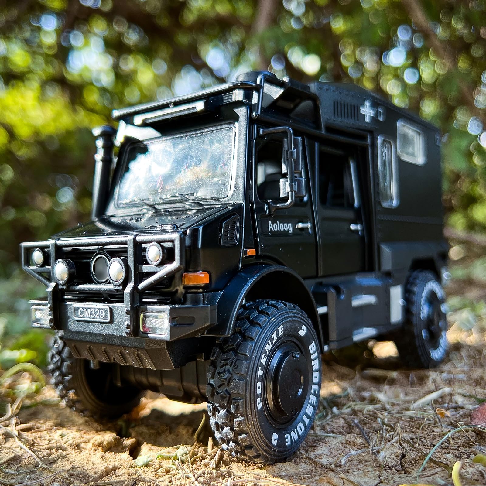 BDTCTK 1:28 Unimog Camper Model Car, Diecast Pull Back RV Toy Car with Light and Sound for Kids Boy Girl and Adult, Doors Open, Gift Black