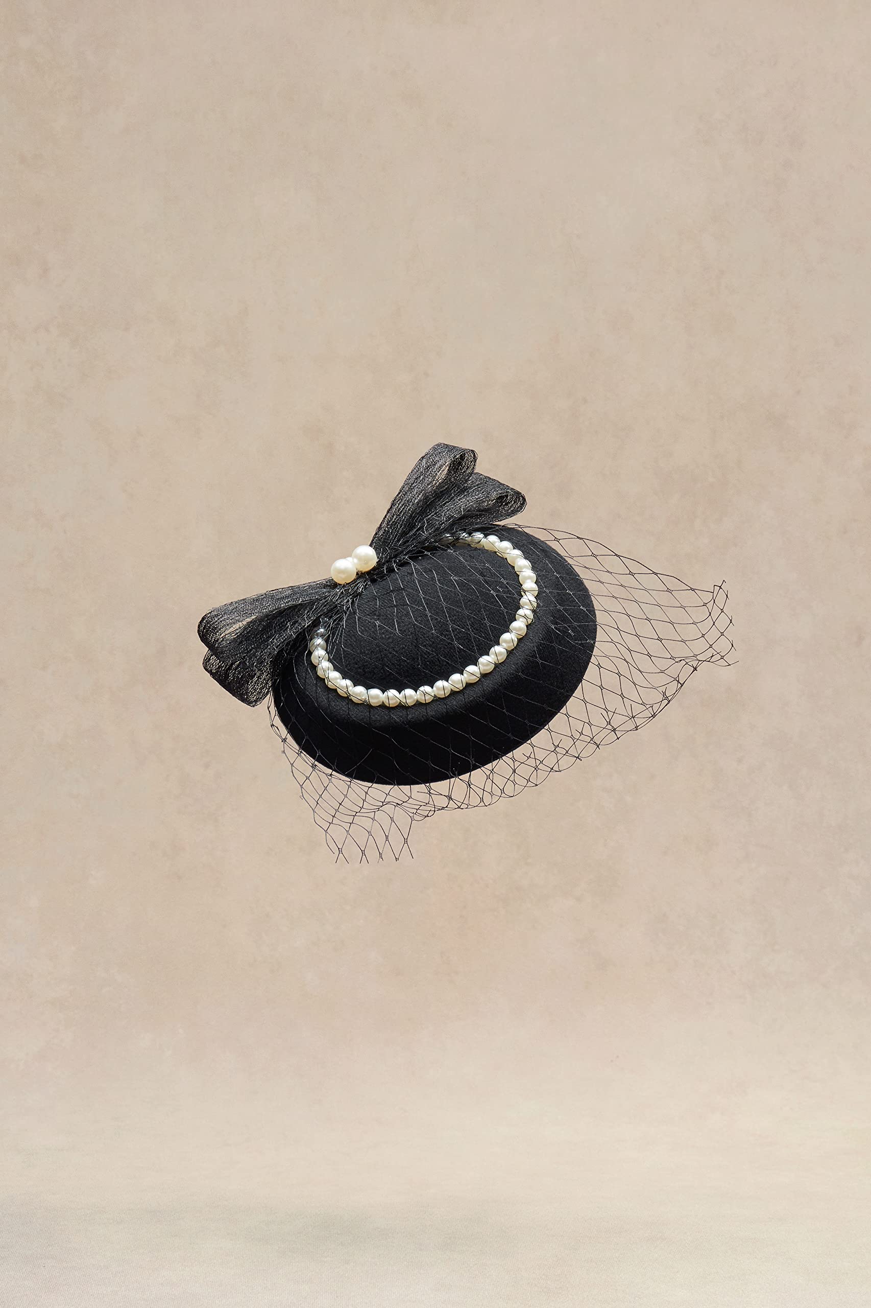 BABEYOND Veil Fascinator Hat for Women Tea Party Kentucky Derby Fascinator Hat Pillbox Hat Feather Fascinator with Pearl (Black)