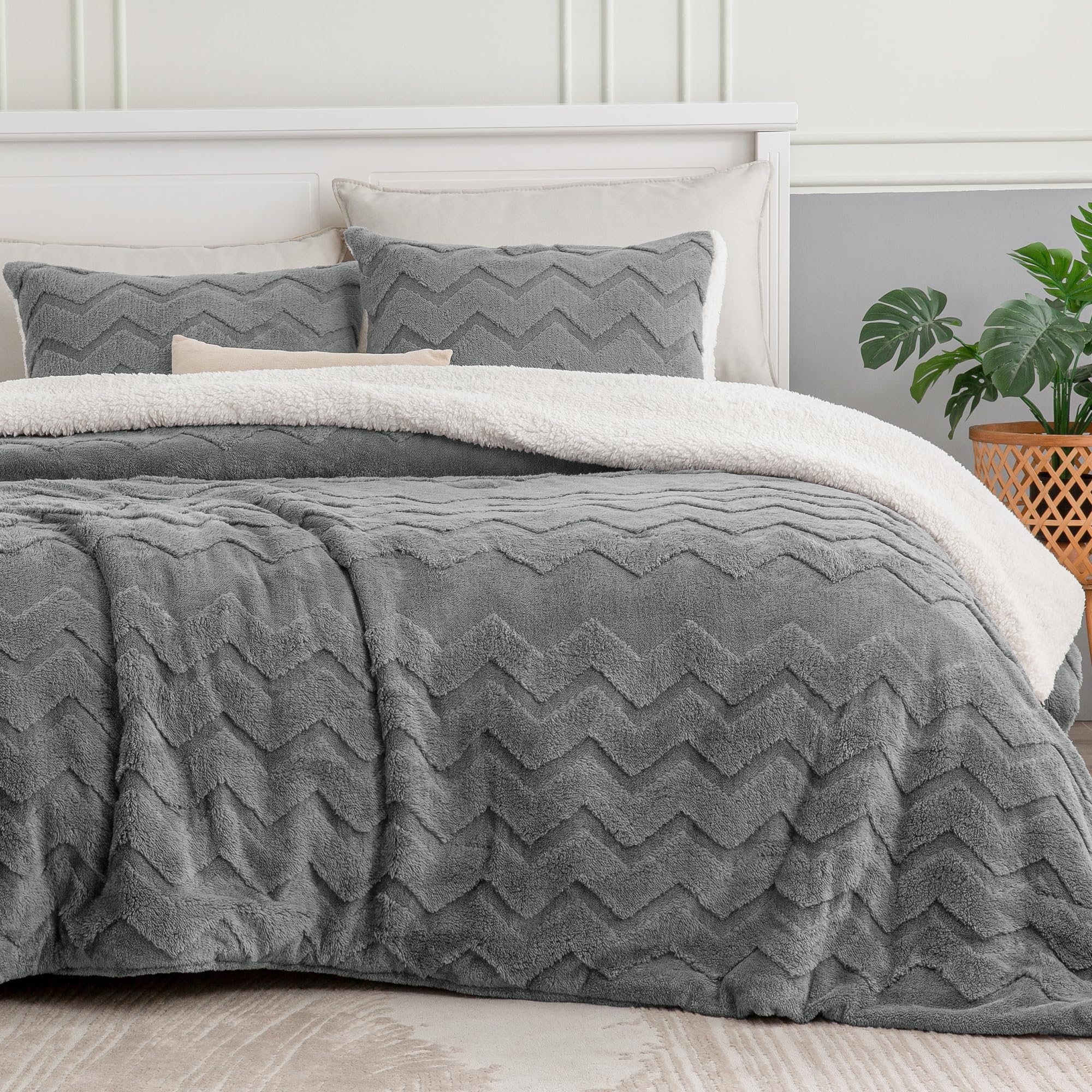 BEDELITE Fluffy Twin Comforter Set - Super Soft Sherpa Grey Comforter for Twin Size Bed, Luxury Warm Bedding Set for Winter, Fuzzy Bed Set 2 piece (1 Comforter, 1 Pillowcase)