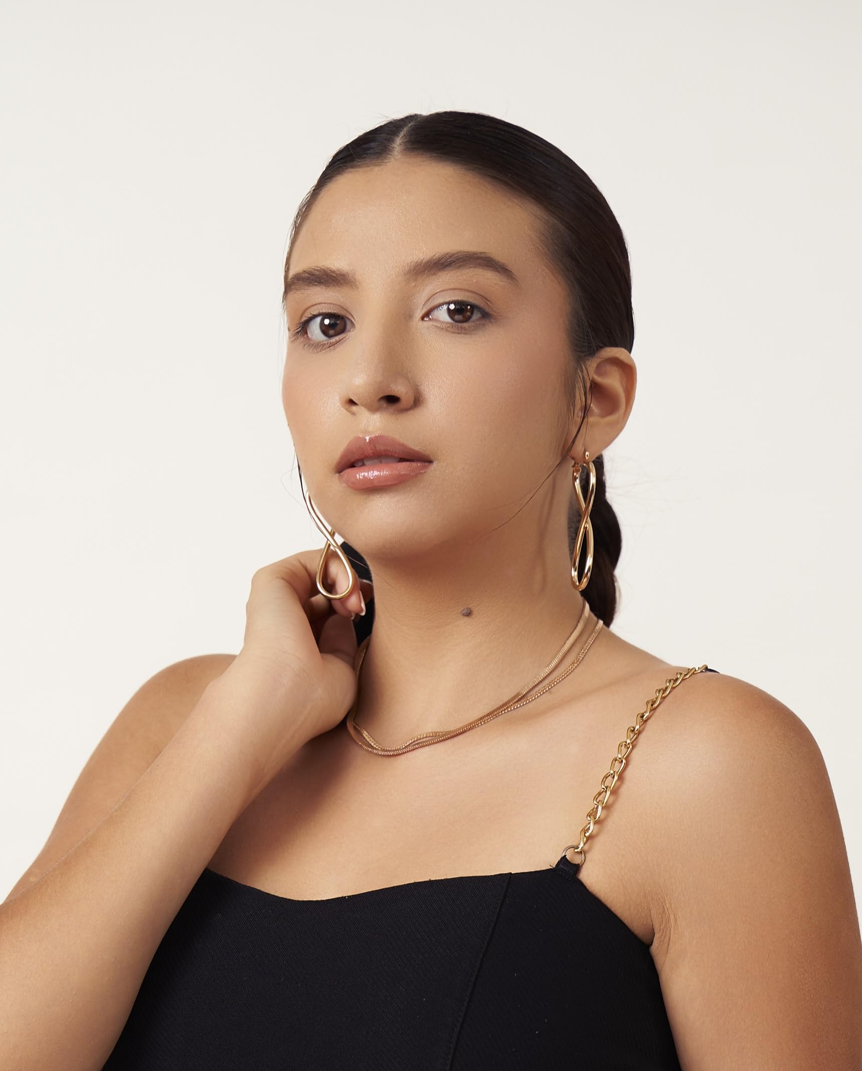 Barzel 18k Gold Plated Infinity Crazy 8 Hoop Earrings (Gold)