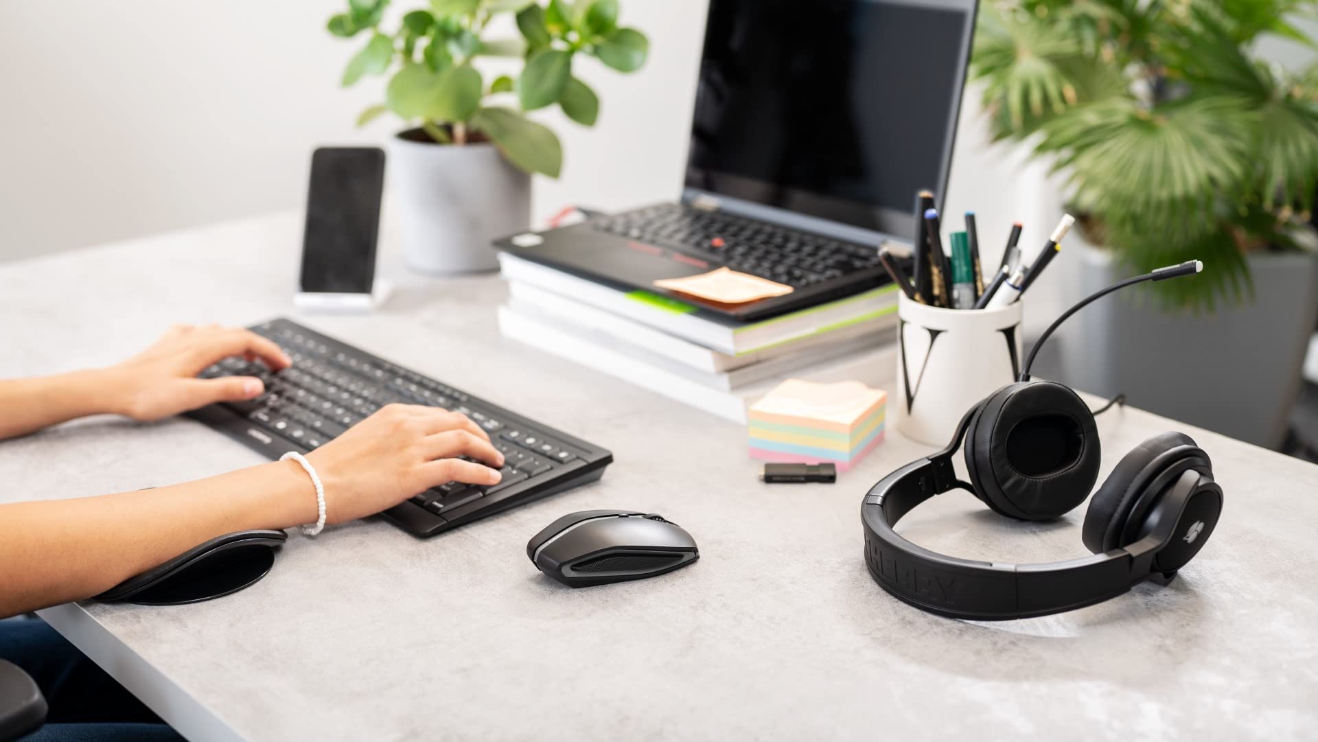 Cherry GENTIX BT Wireless Bluetooth Mouse, Multi-Device Function for up to 3 Devices, Switchable Resolution (1K/2K DPI), 7 Buttons and Scroll Wheel, Battery Operated (Black)