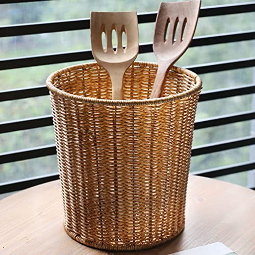 DOITOOL 1Pcs Round Rattan Waste Basket Bin, Handwoven Rattan Storage Baskets with Lid, Rattan Hamper Books Newspaper Decorative Can for Bedroom Desktop Coffee