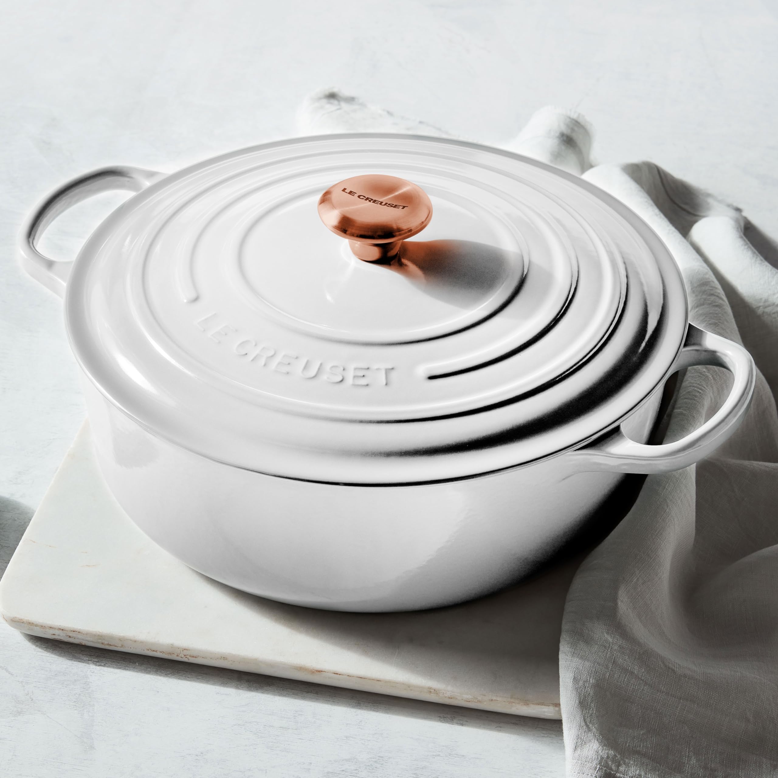 Le Creuset Signature 6.75-quart Round Wide Oven with Copper Knob - Enameled Cast Iron (White)