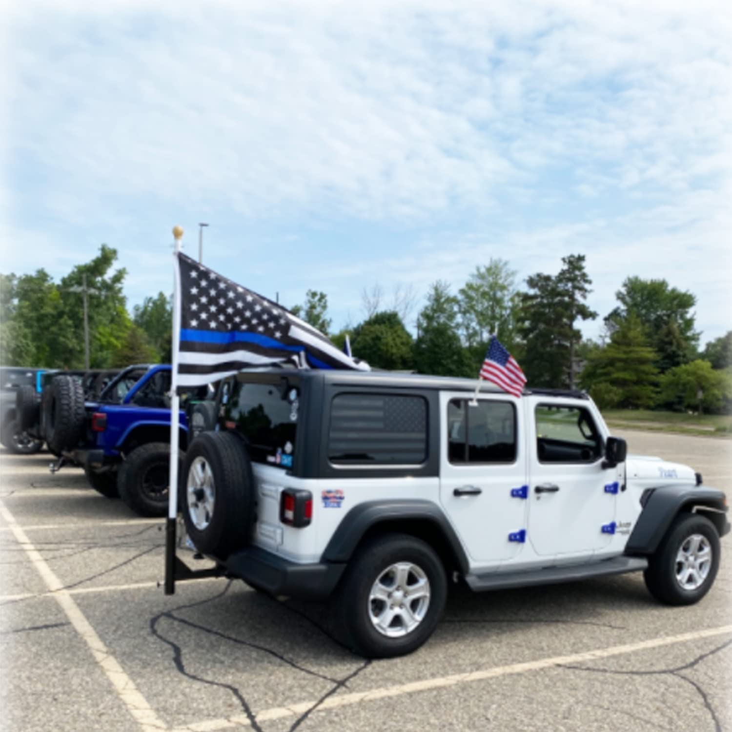 Bestong Hitch Mount Flag Holder for 2" Hitch Receivers | Universal Compatibility & Anti-Wobble Screws Included