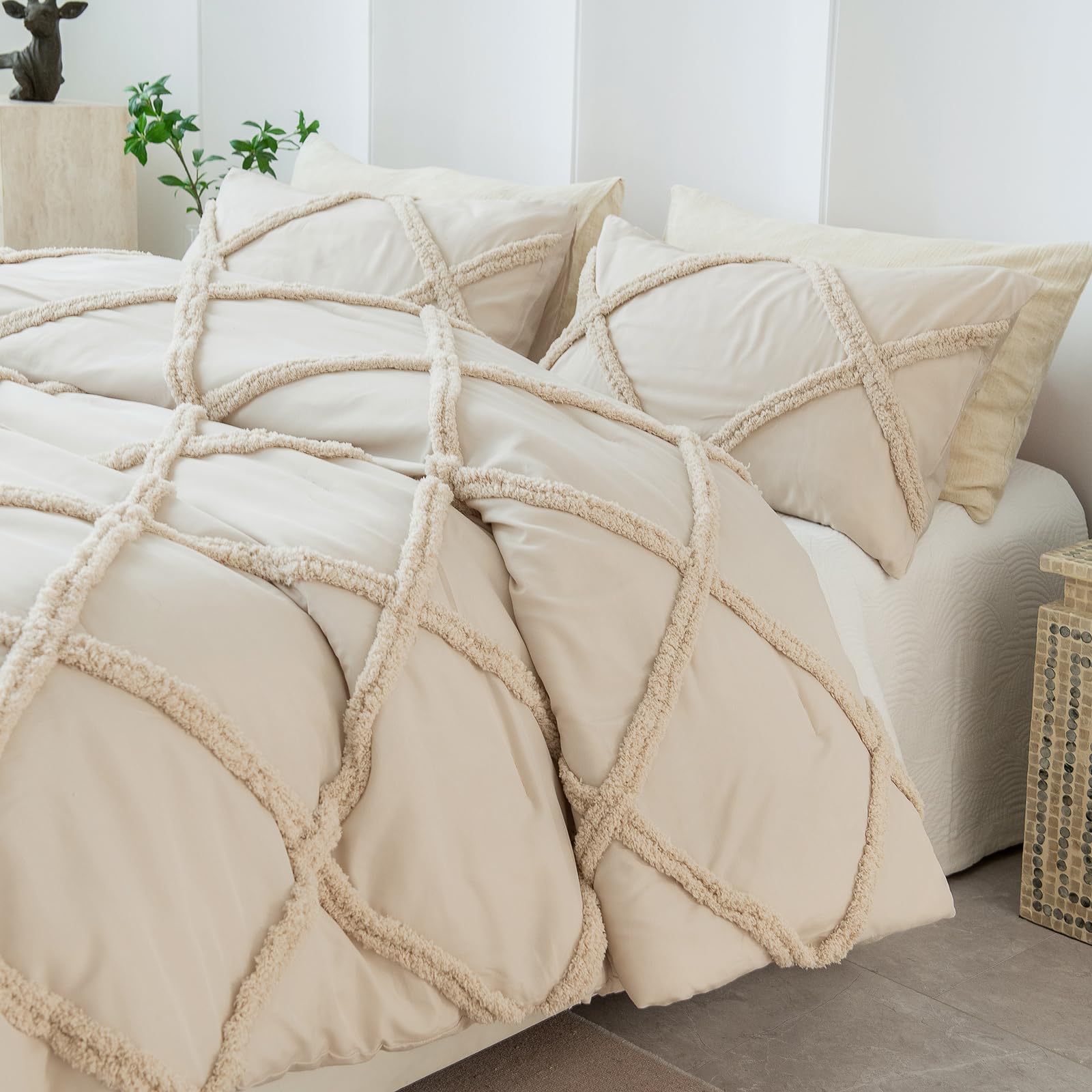 Bedbay White Tassel Comforter Set Queen Size Boho Aesthetic Bedding Set Queen Bed Set Tassel Decor Farmhouse Shabby Chic Bedding Luxury 3 Pieces Ultra Soft Microfiber Comforter(White,Queen)