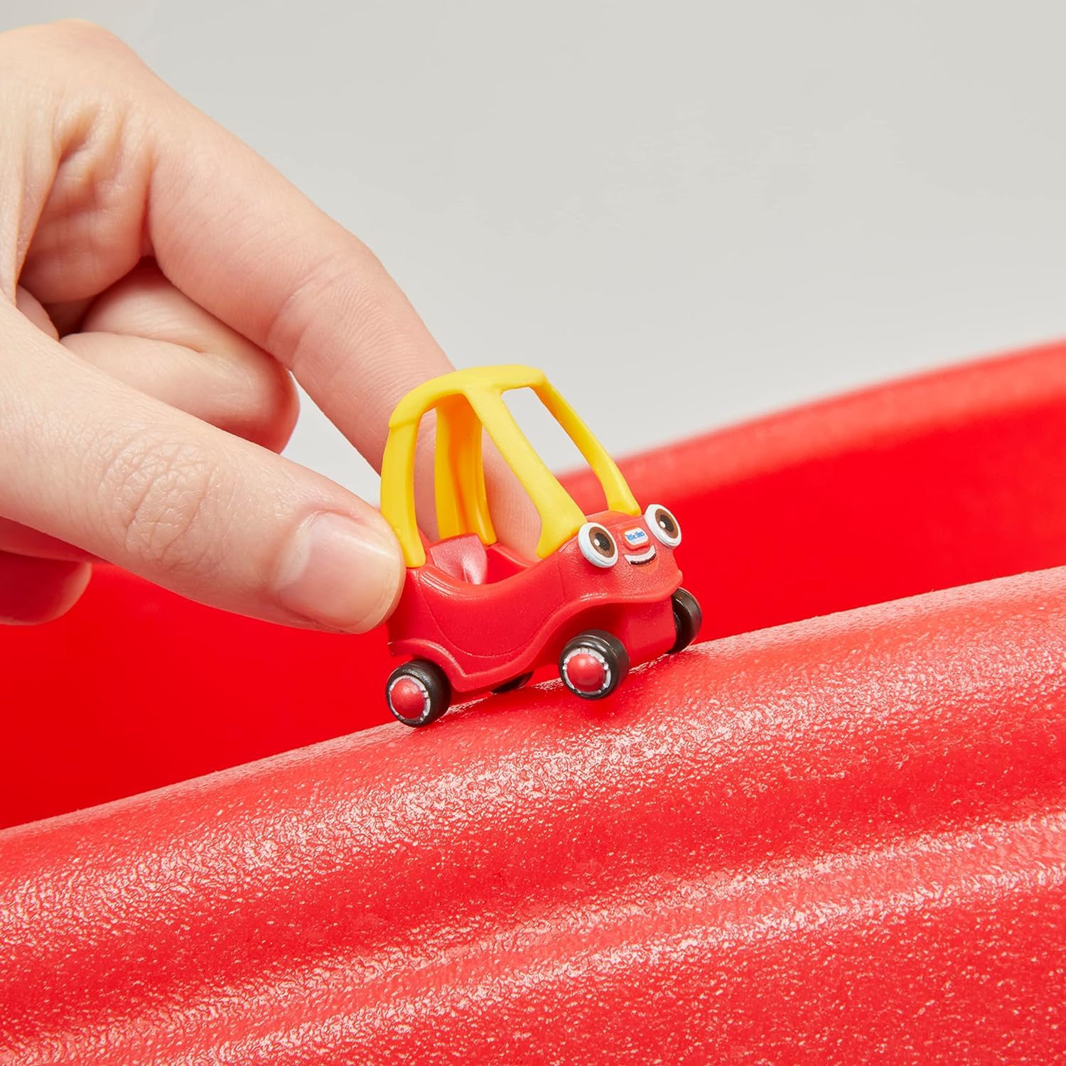 MGA's Miniverse Little Tikes Minis - 2 Little Tikes Minis in Each Pack, Blind Packaging Doubles as Display, Retro Nostalgia, Collectors Ages 3 4 5 6