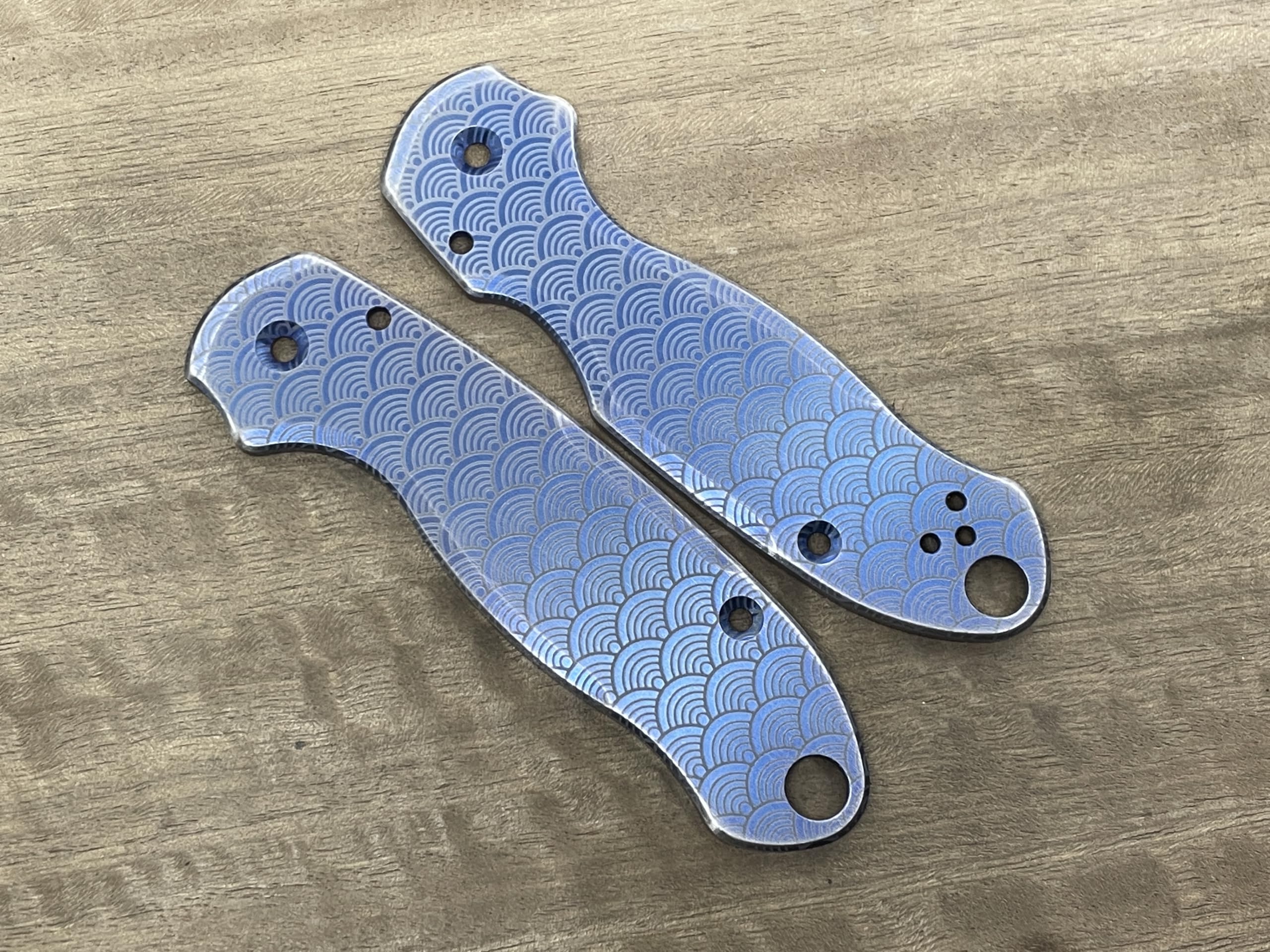 Blue anodized Brushed SEIGAIHA Titanium Scales for Spyderco Para 3
