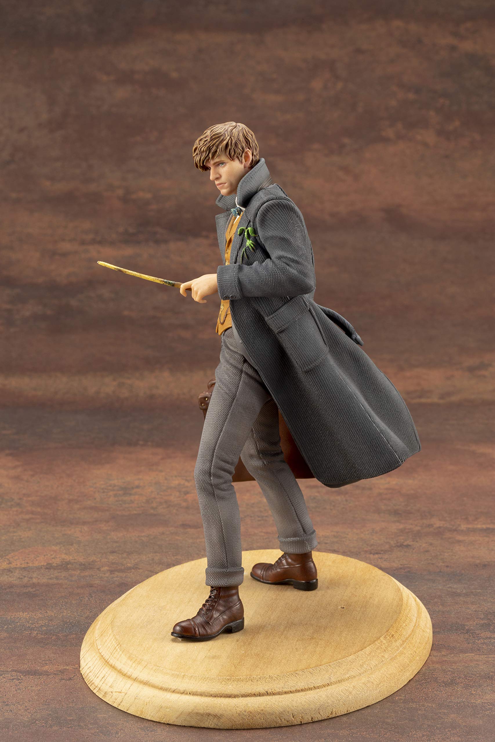 Kotobukiya SV229 Fantastic Beasts: The Crimes of Grindelwald: Newt Scamander Artfx+ Statue, Multicolor