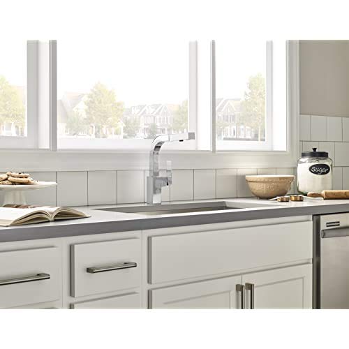 Danze Mid-Town Single Handle Pull-Out Kitchen Faucet with Snapback Retraction, Chrome